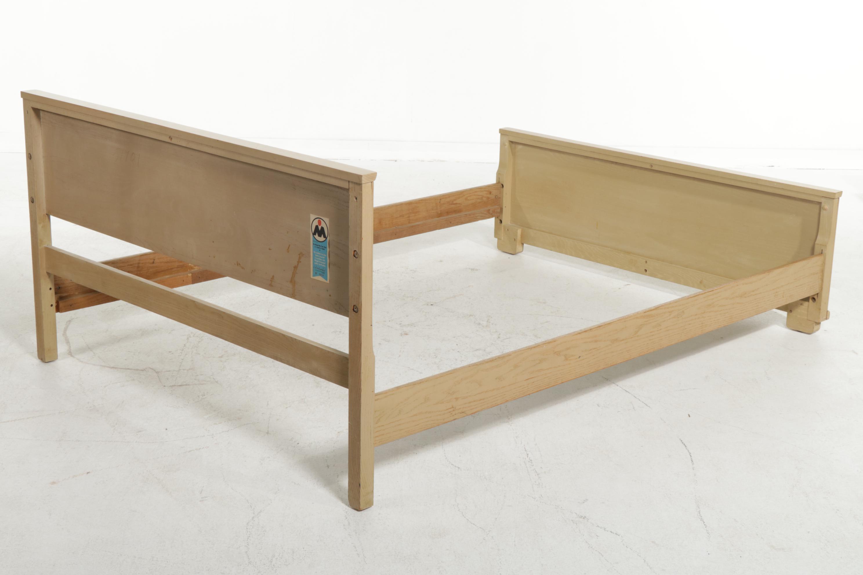 Mengel Mid Century Modern Blonde-Finish Wooden Bedroom Suite | EBTH