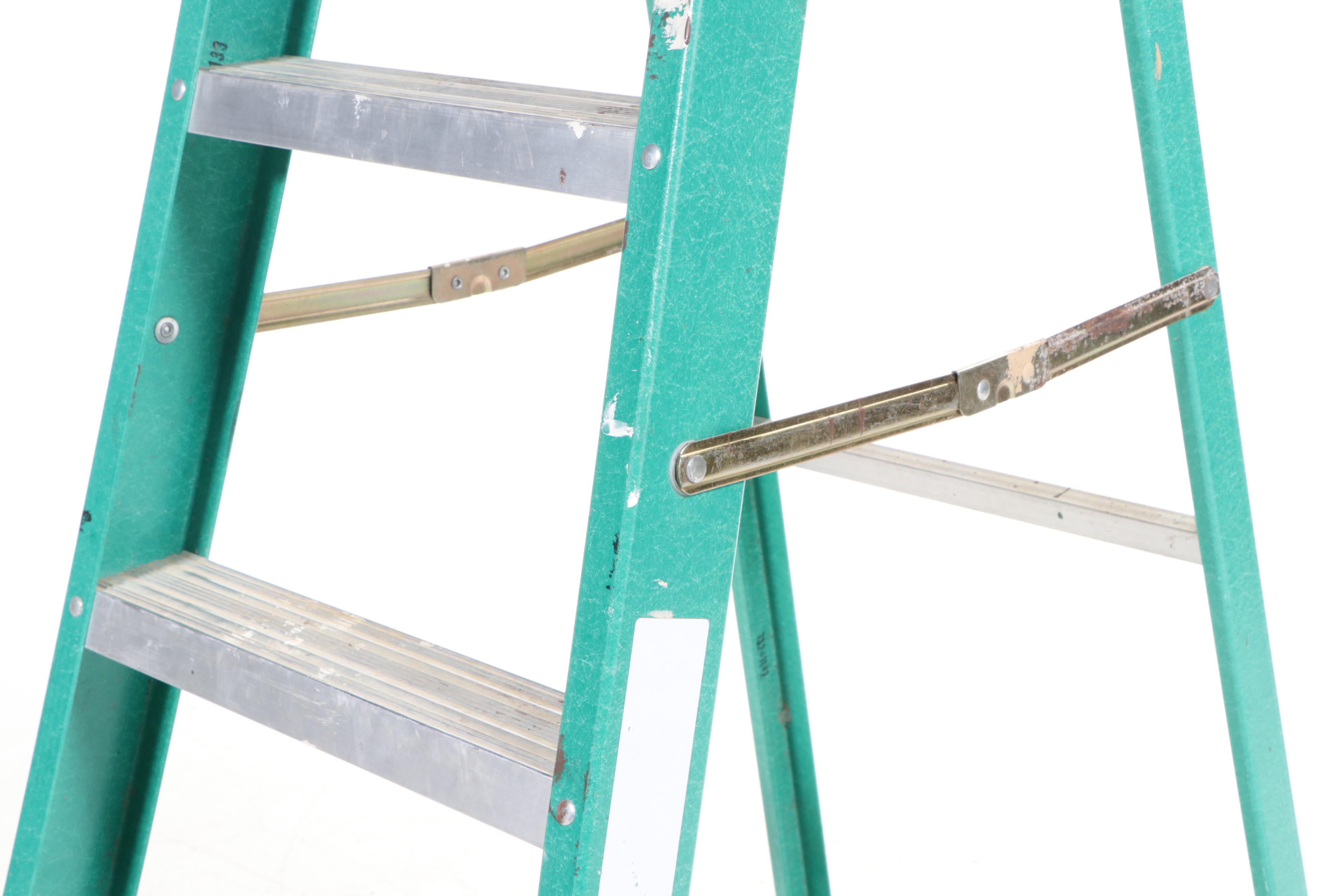 Werner 6' Fiberglass and Aluminum Step Ladder | EBTH