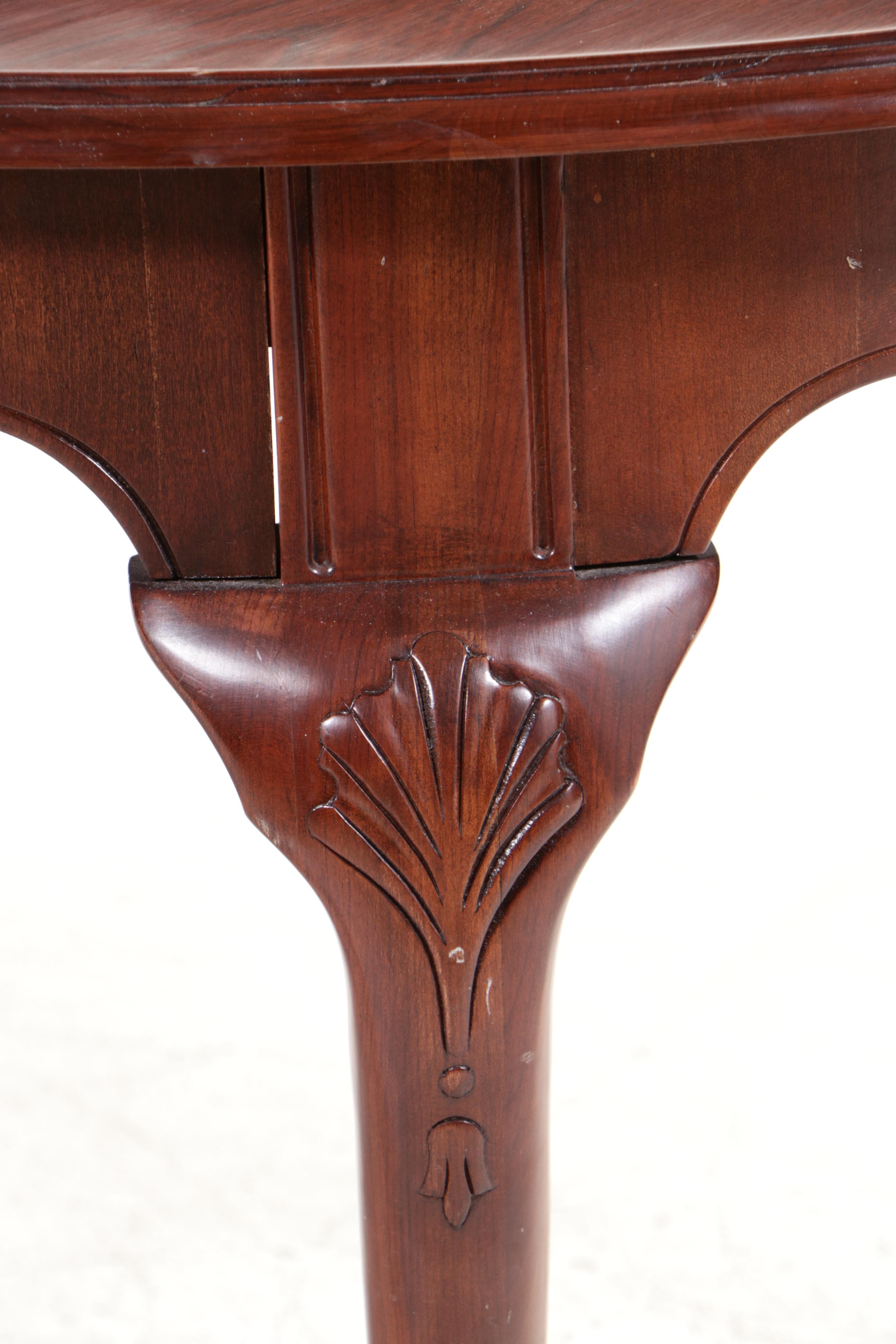 Harden Queen Anne Style Mahogany Extending Dining Table | EBTH