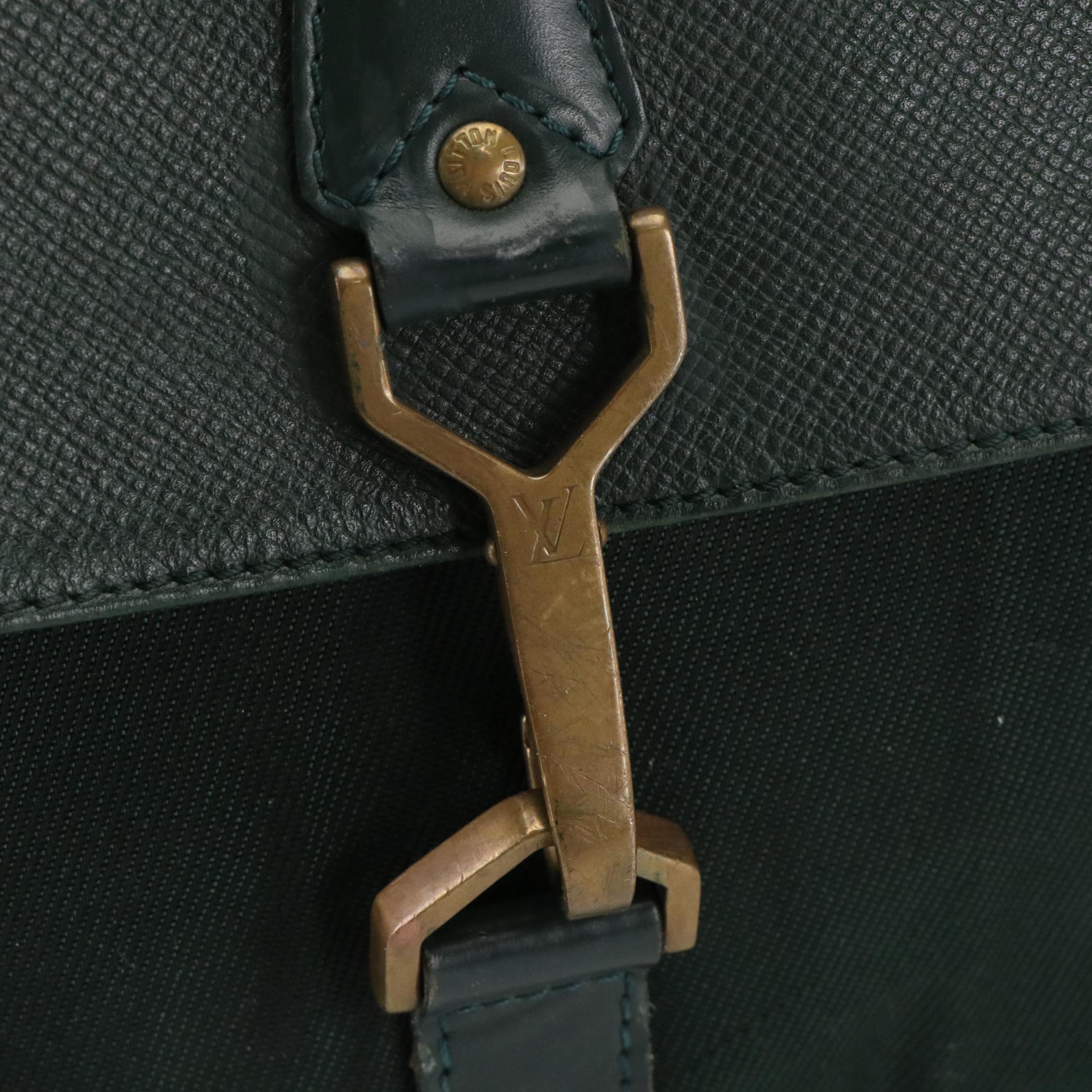 Louis Vuitton Dersou Messenger Bag in Green Epicea Taïga Leather | EBTH