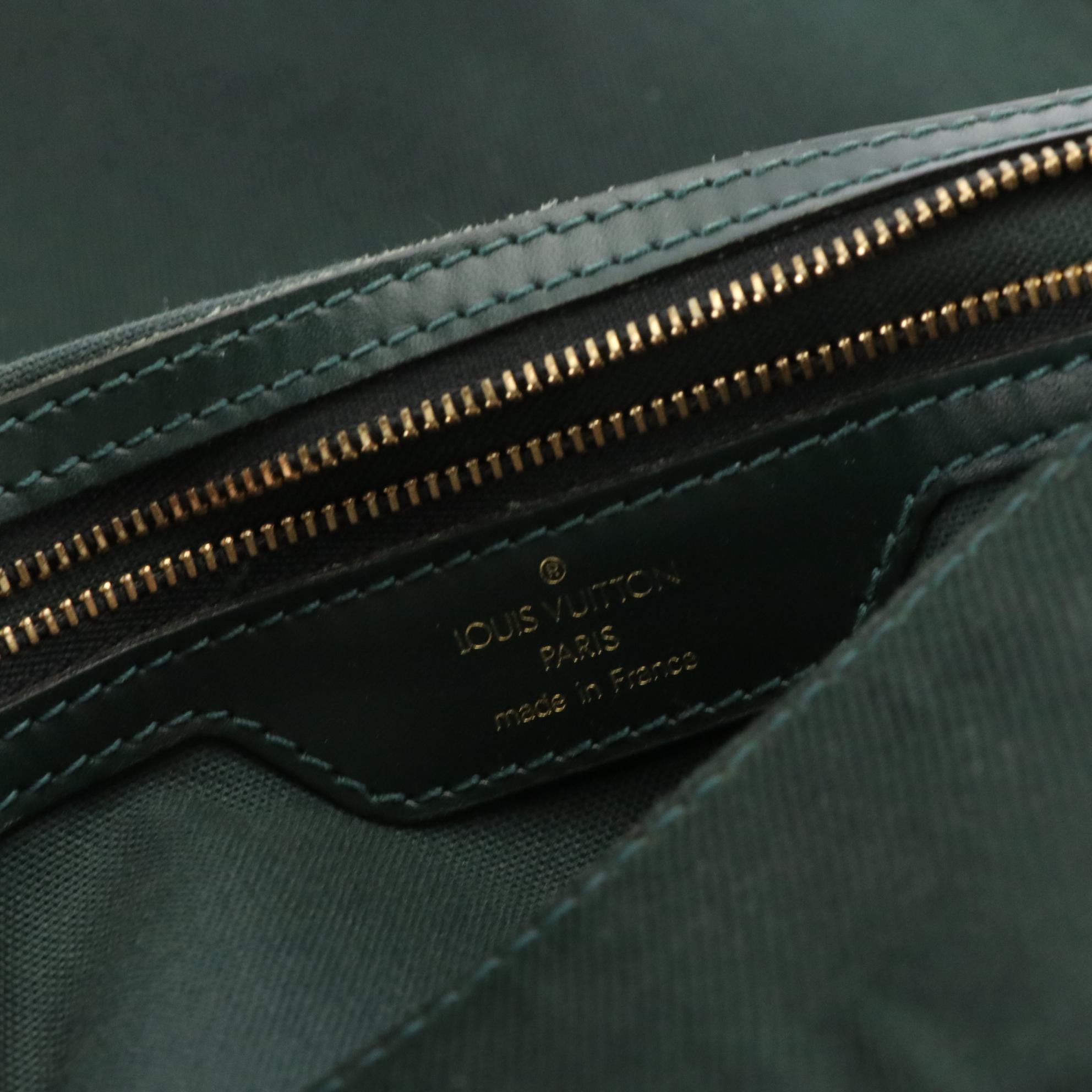 Louis Vuitton Dersou Messenger Bag in Green Epicea Taïga Leather | EBTH