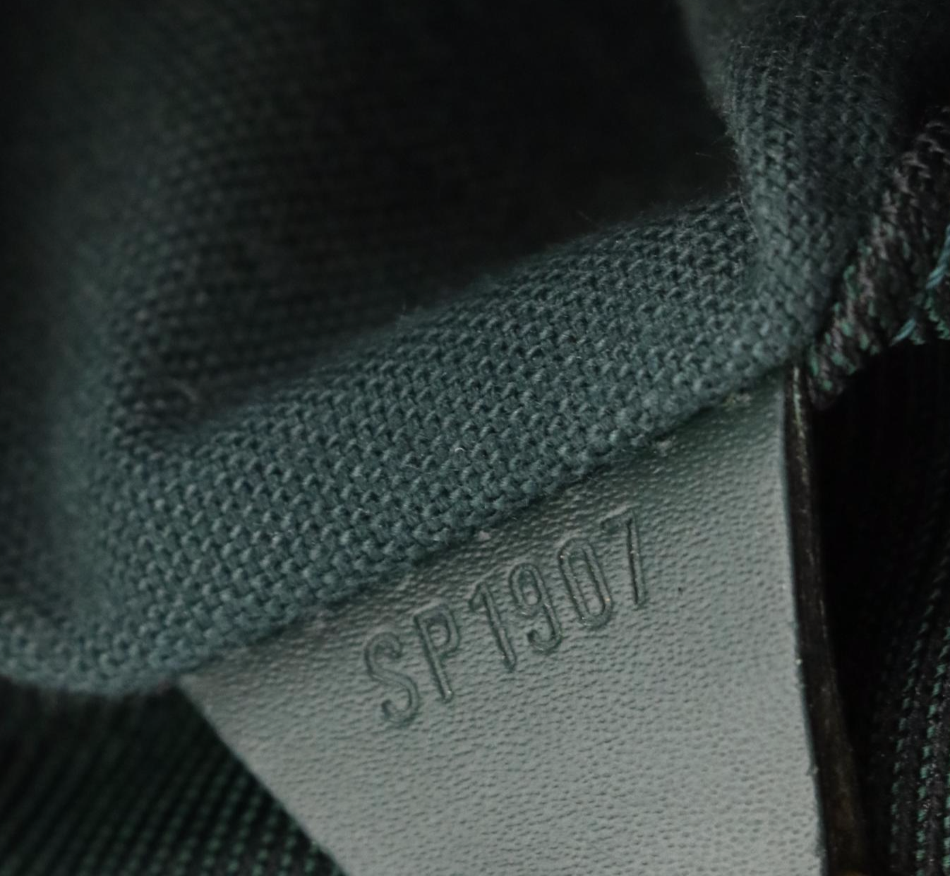 Louis Vuitton Dersou Messenger Bag in Green Epicea Taïga Leather | EBTH