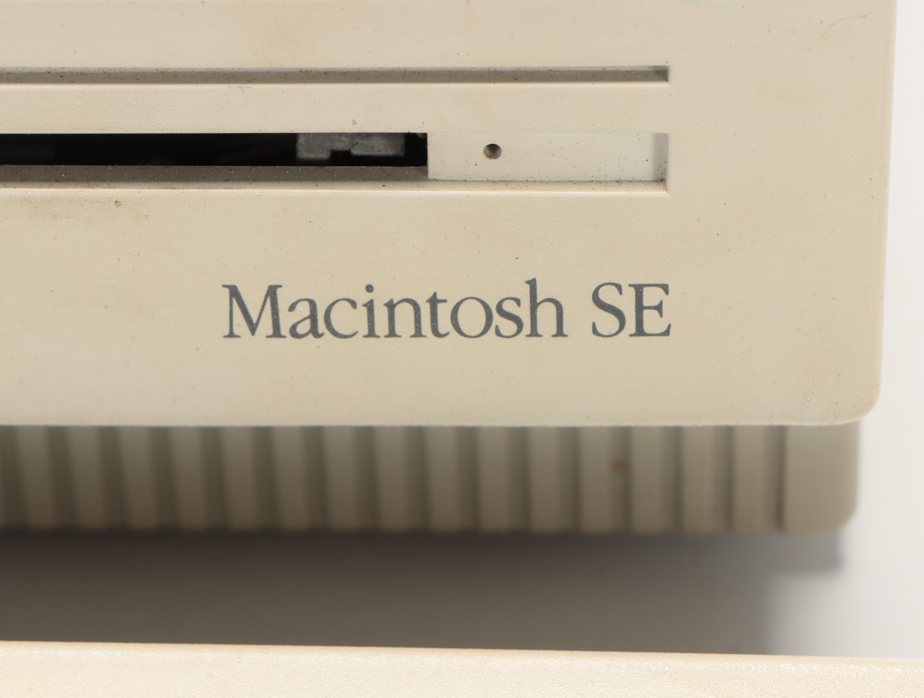 Macintosh SE Superdrive Computer with Keyboard, Mouse and Cables ...