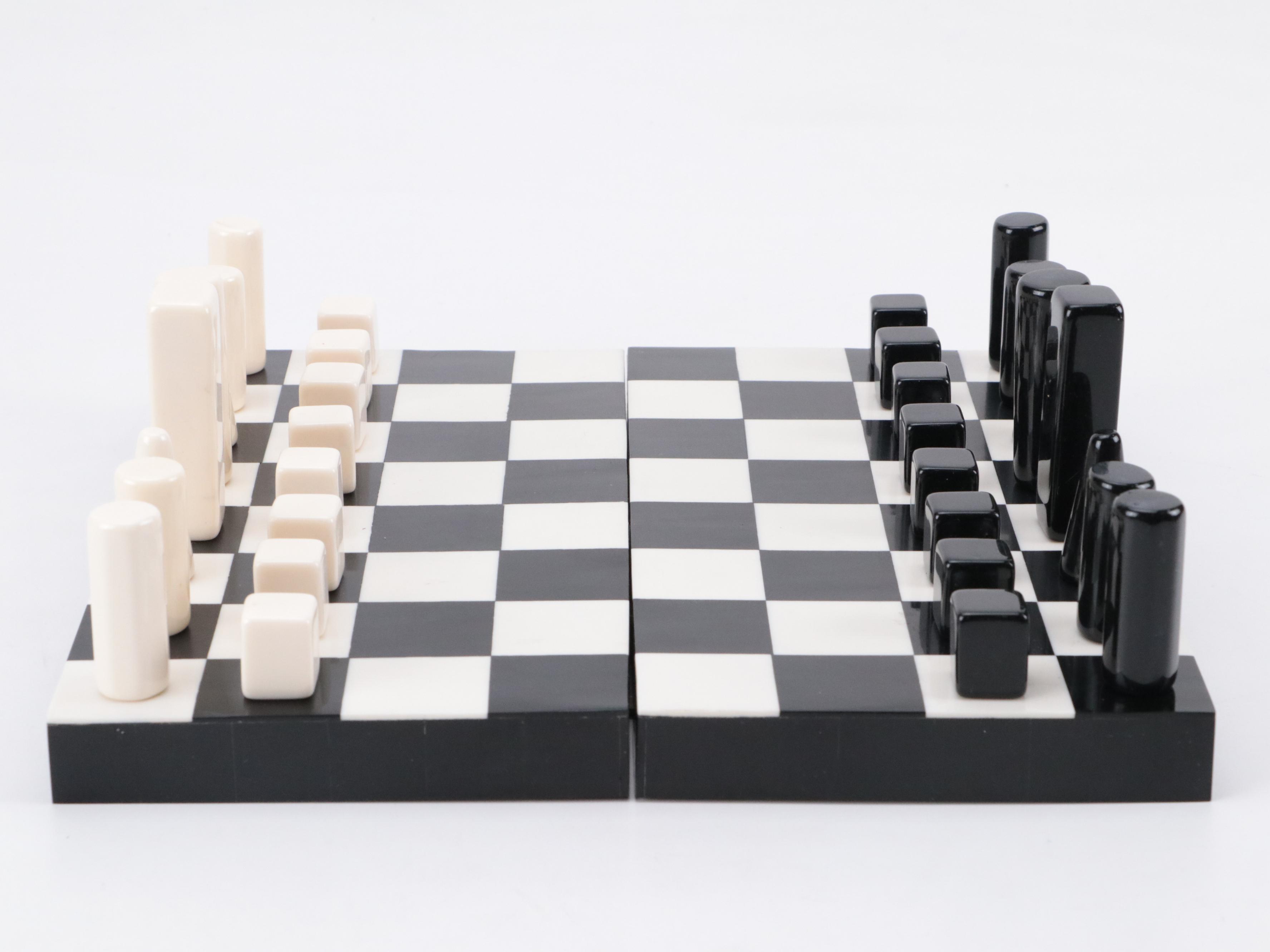 Indian Bone and Cow Horn Modernist Chess Set | EBTH