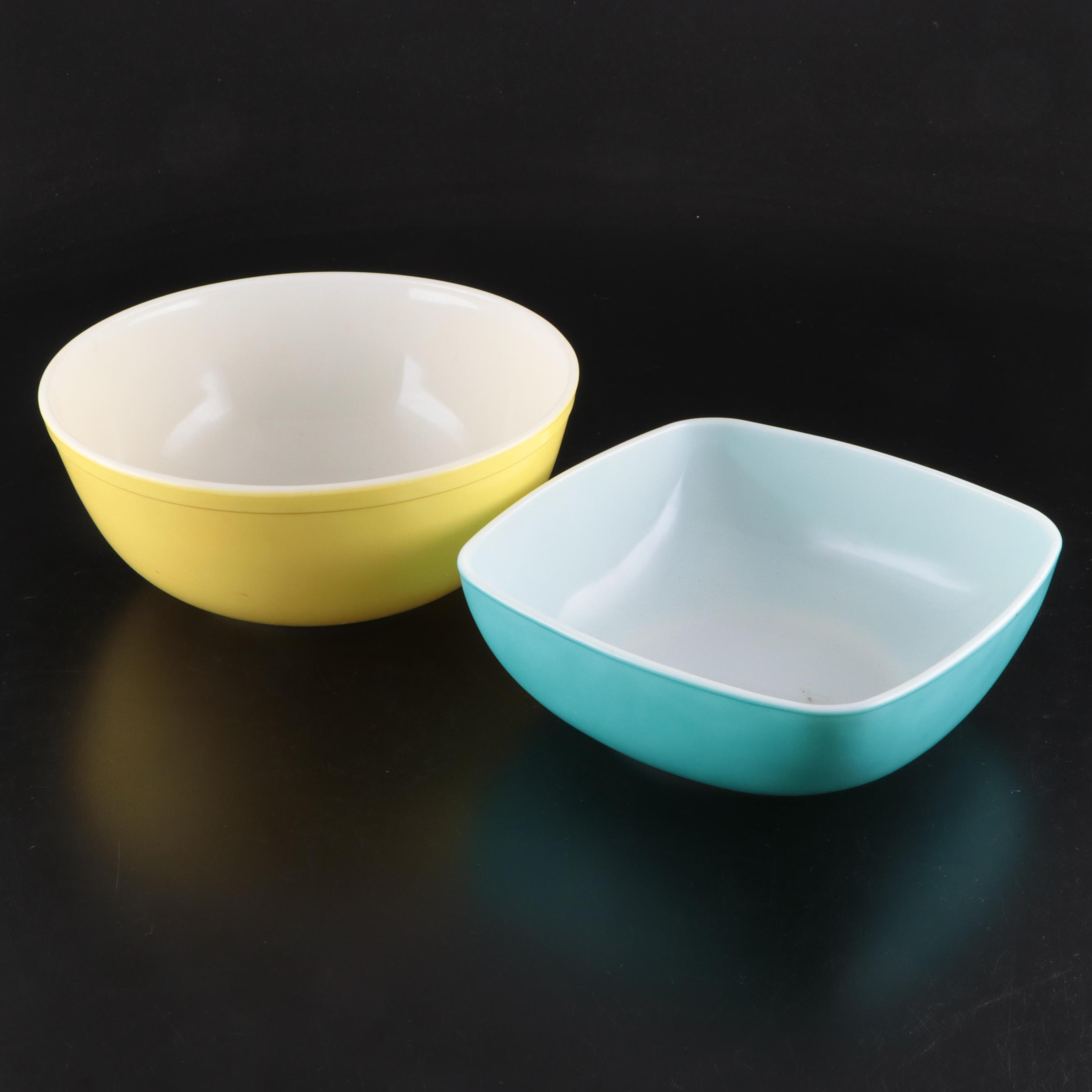 Pyrex "Solid Colors" Yellow Mixing Bowl with Turquoise Square Chip Bowl ...