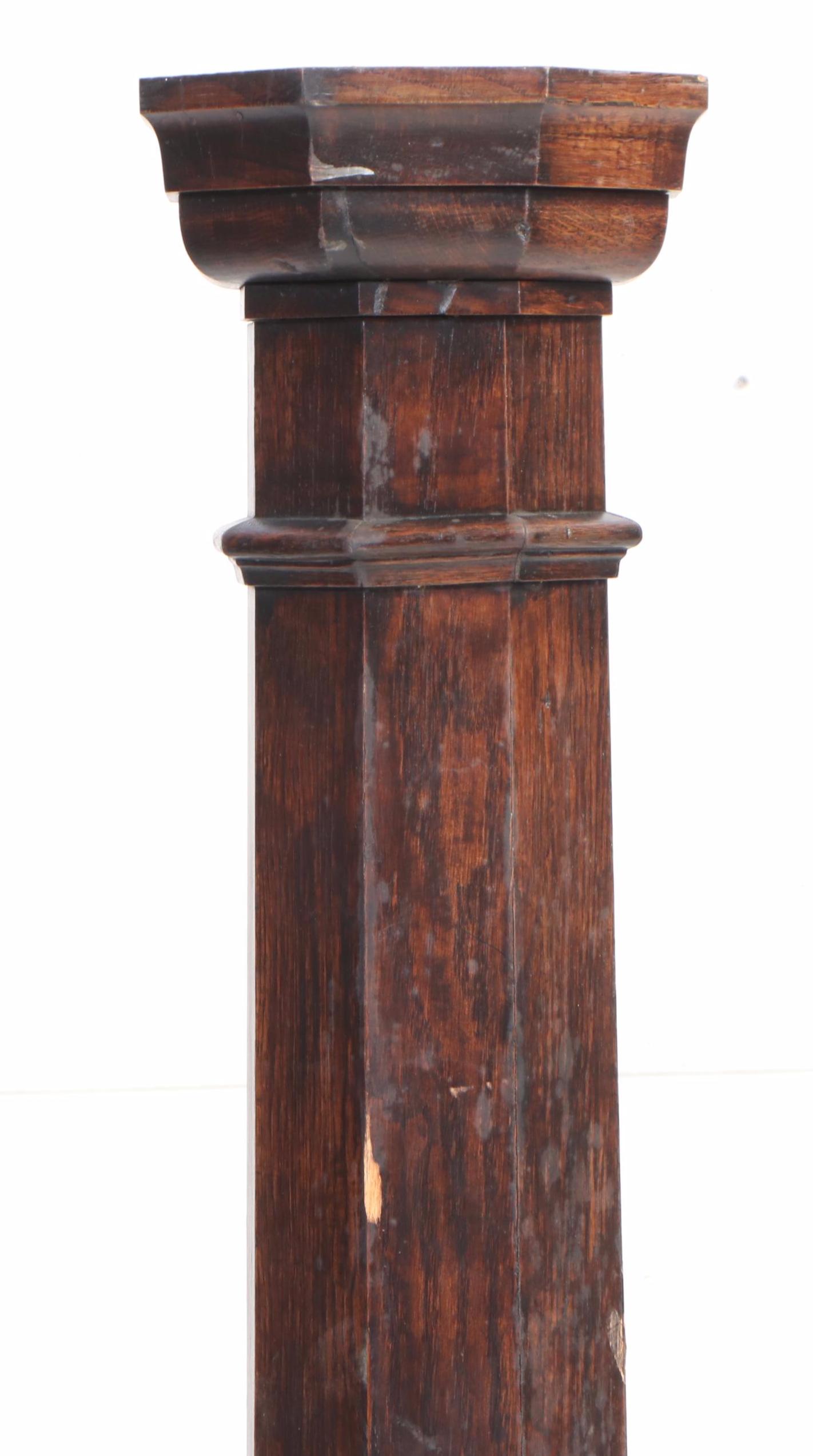 Octagonal Mahogany Stain Oak Wood Pillar | EBTH