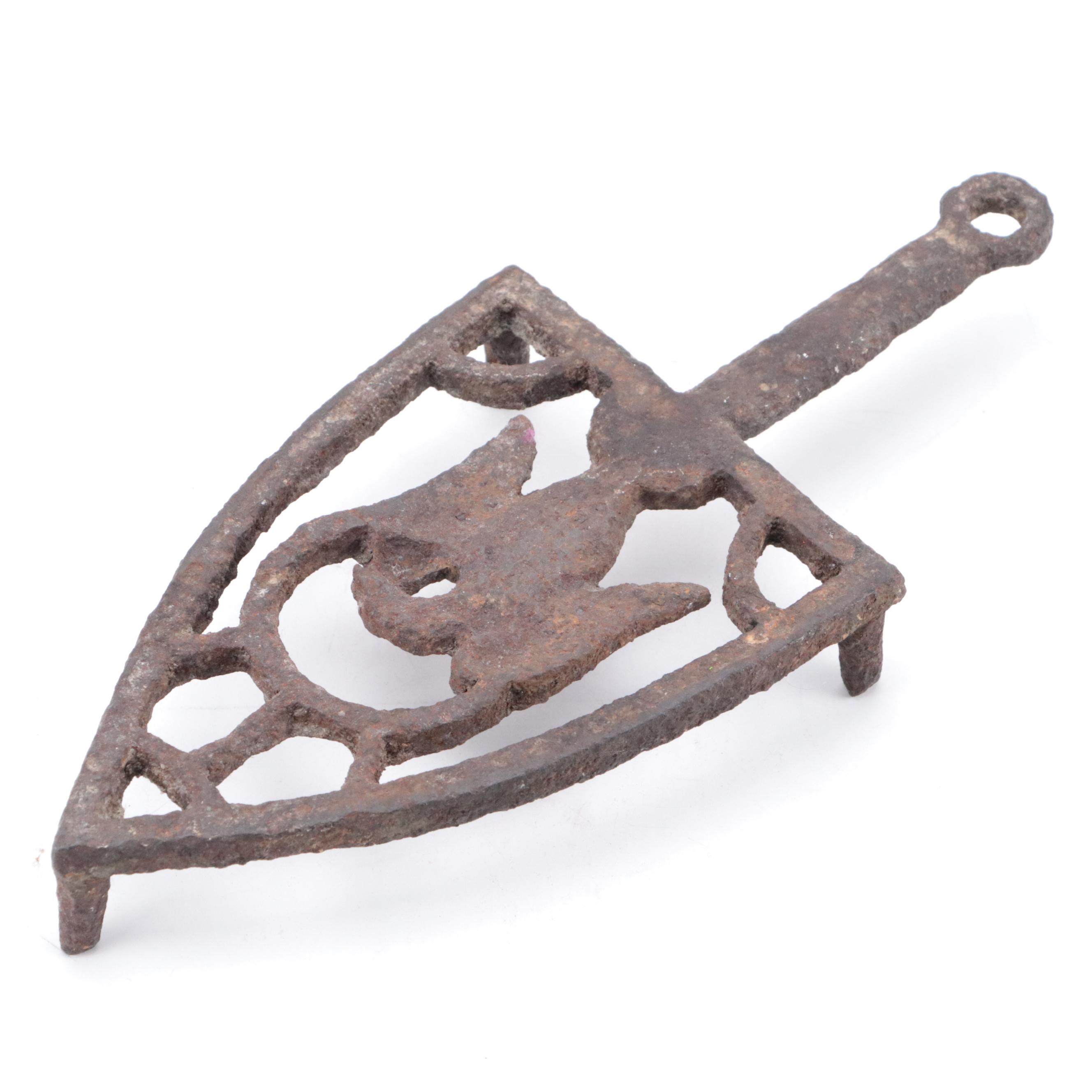 Wagner Cast Iron Dutch Oven with Trivet and Spring Scale | EBTH