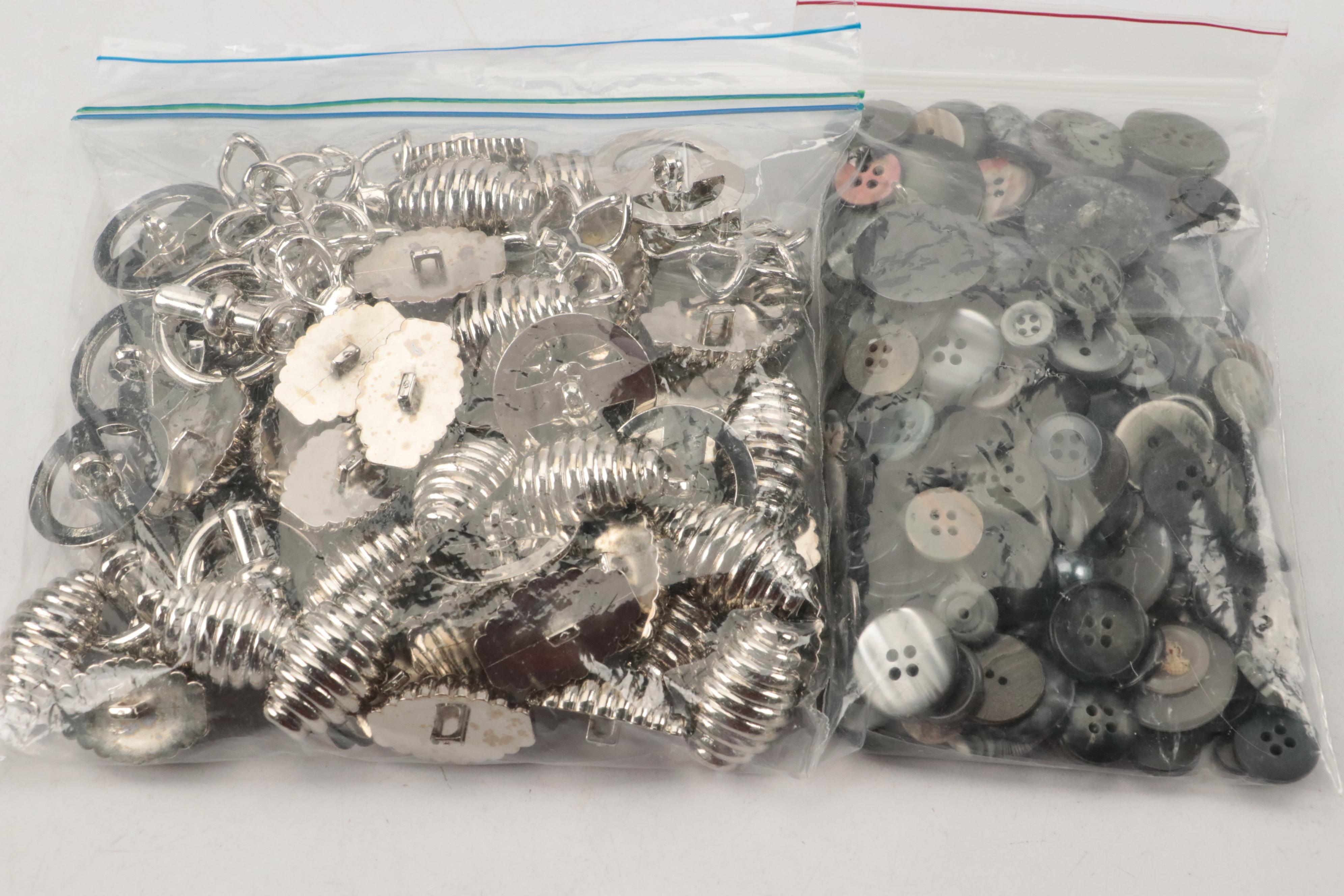Plastic, Metal, Composite, and Fabric Buttons | EBTH