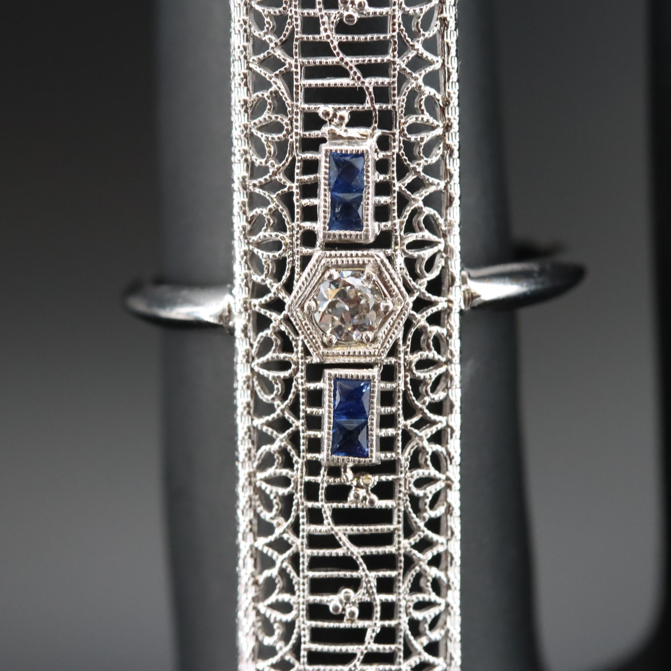 10K and 14K Diamond and Sapphire Pointer Ring | EBTH