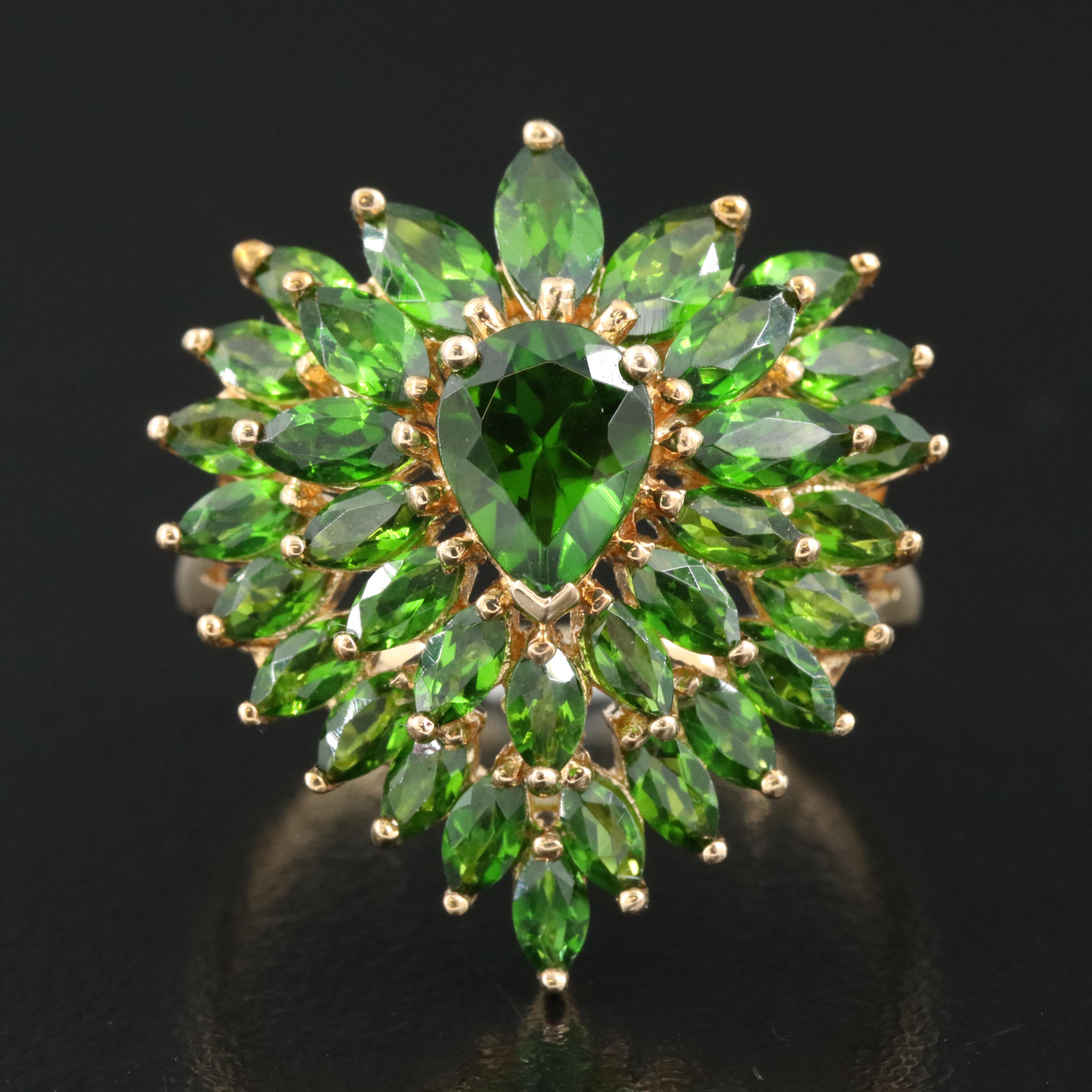10K Diopside Pear Shaped Cluster Ring | EBTH