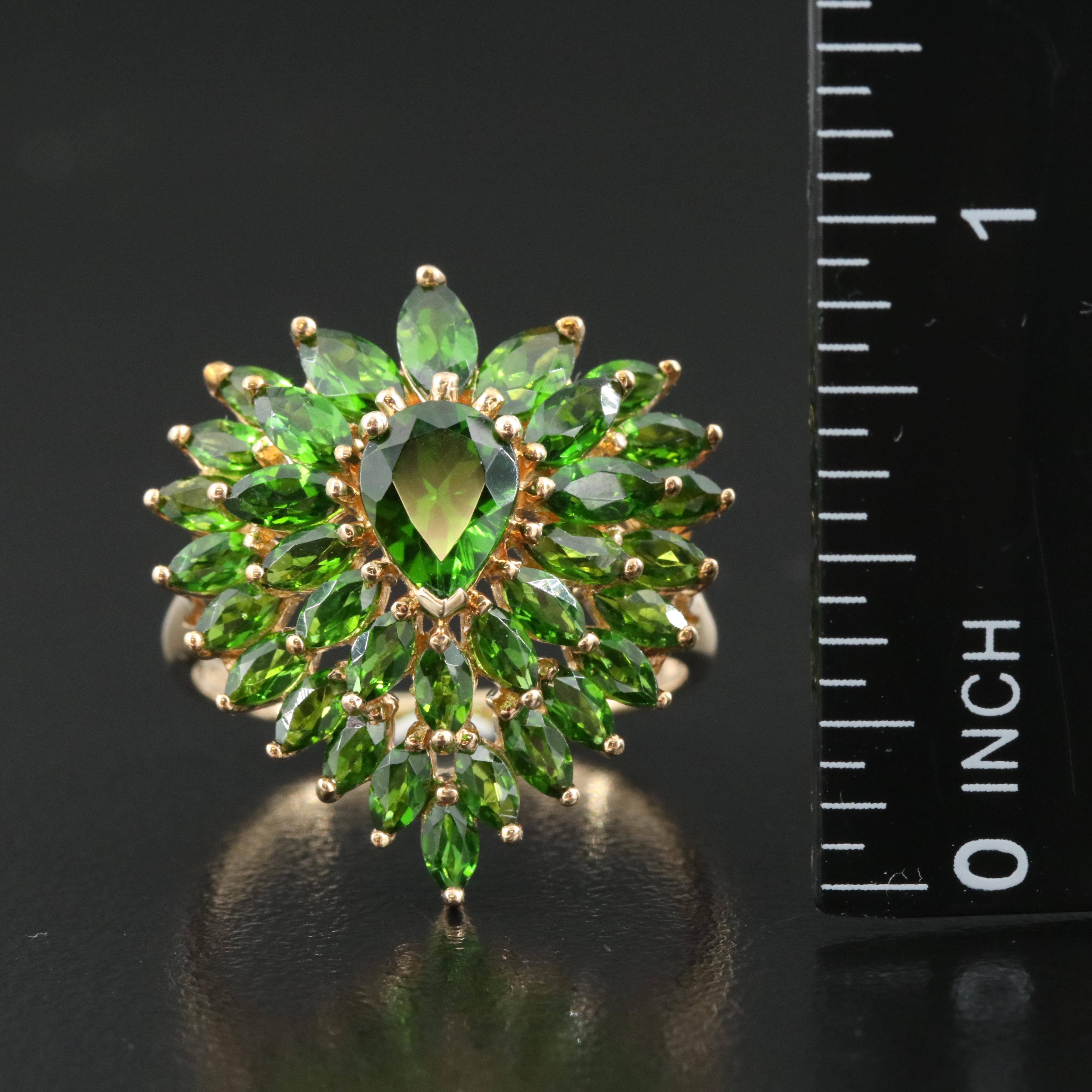 10K Diopside Pear Shaped Cluster Ring | EBTH