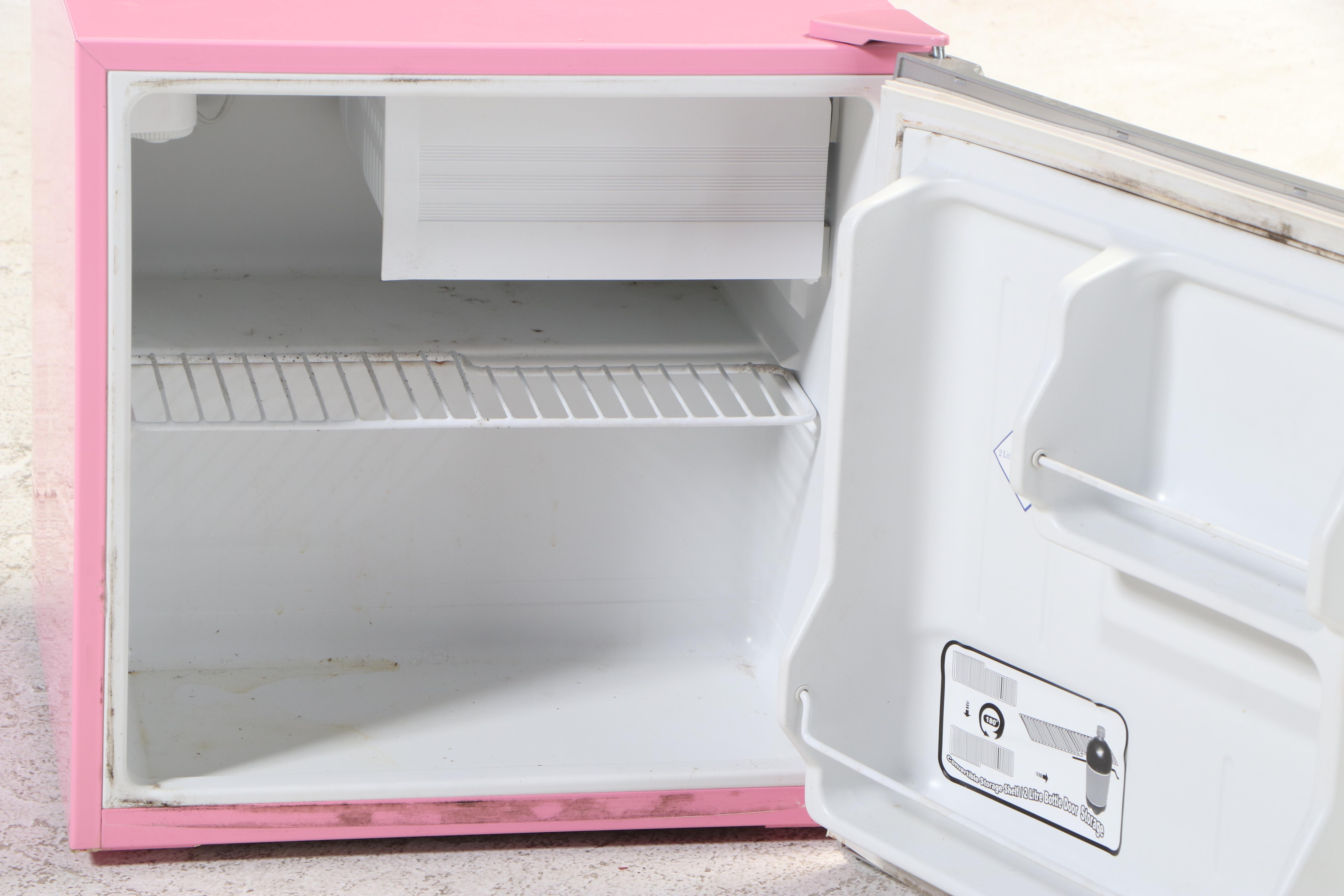 Pottery Barn Teen Magenta Mini Fridge | EBTH