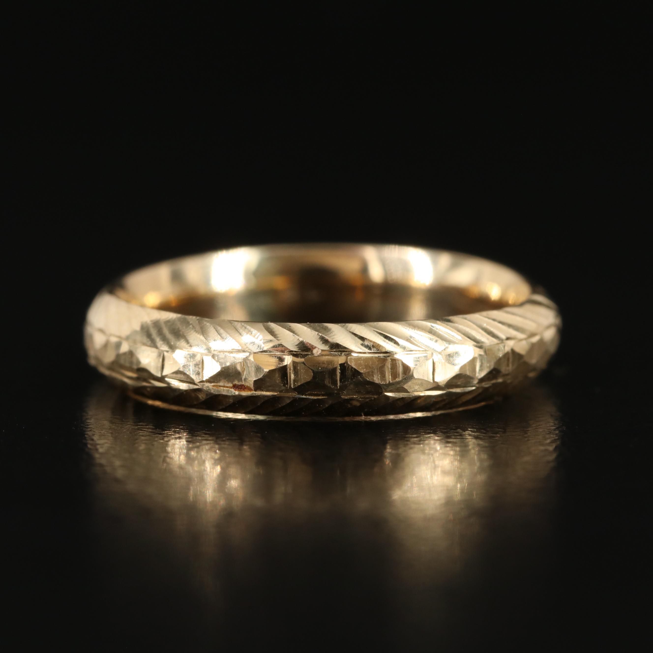 14K Textured Hollow Band | EBTH