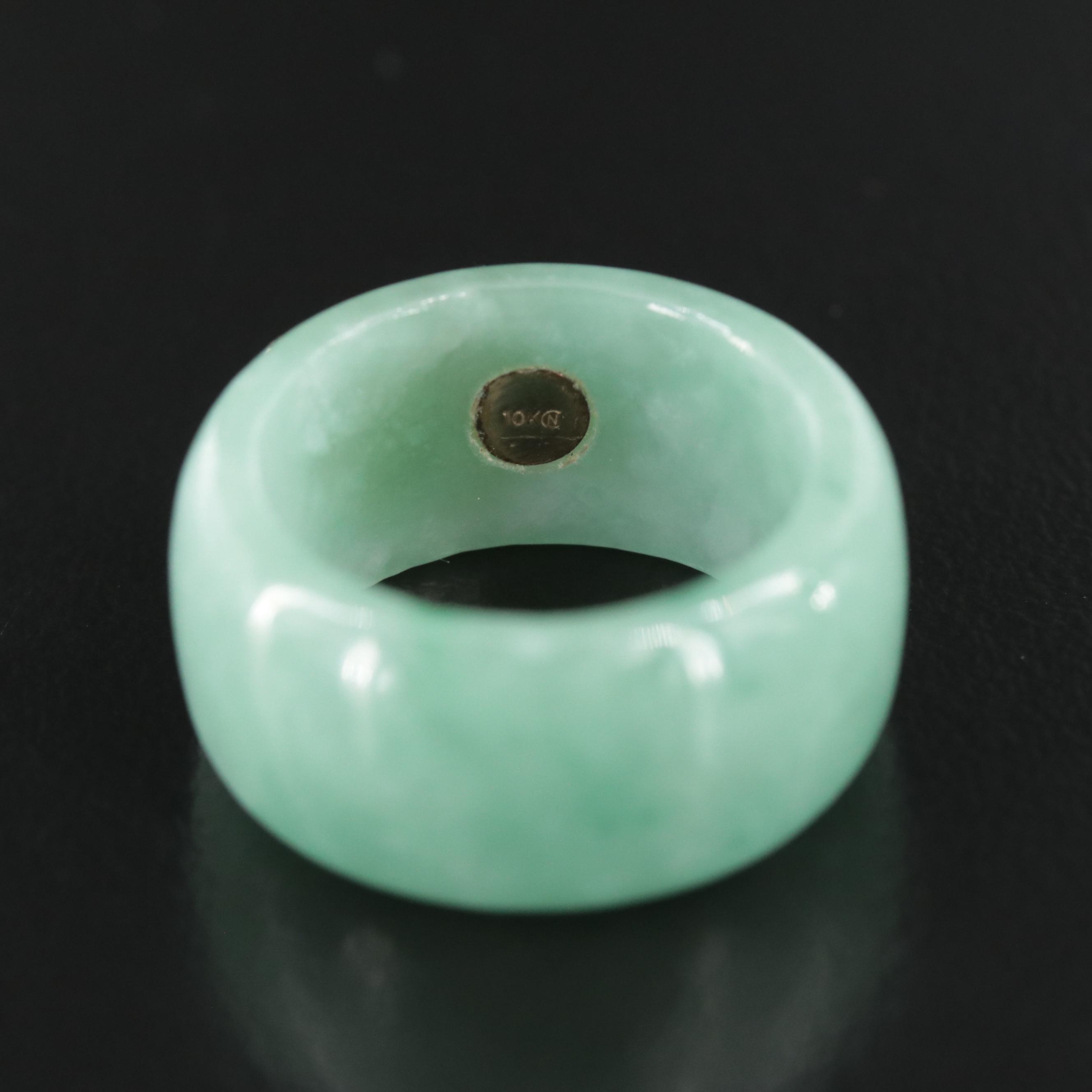 Hololith Jadeite Ring with a 10K Elephant Crest | EBTH