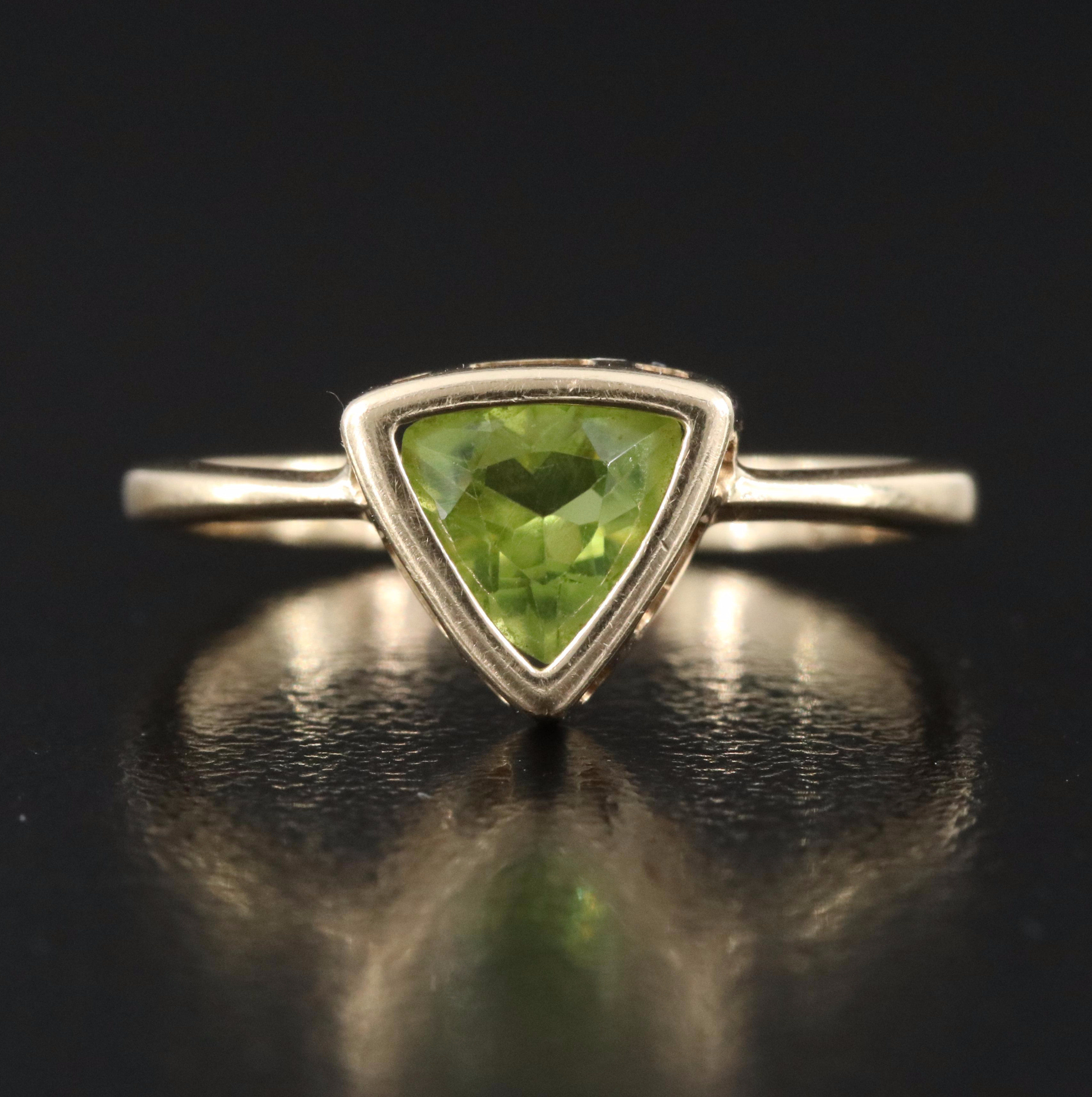 14K Peridot Solitaire Ring | EBTH