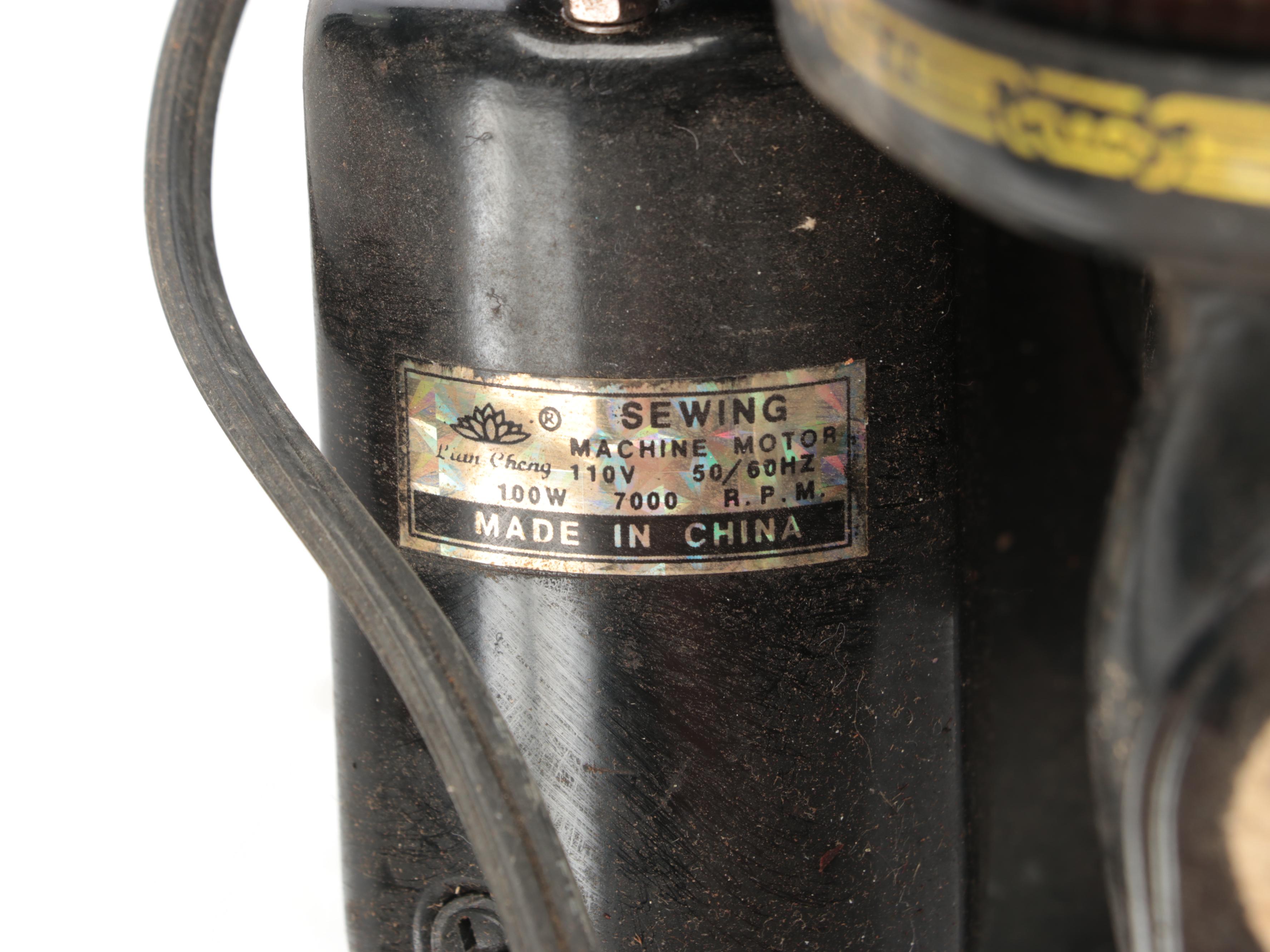 Sew-Ez Portable Featherweight Style Electric Sewing Machine, Mid/ Late ...