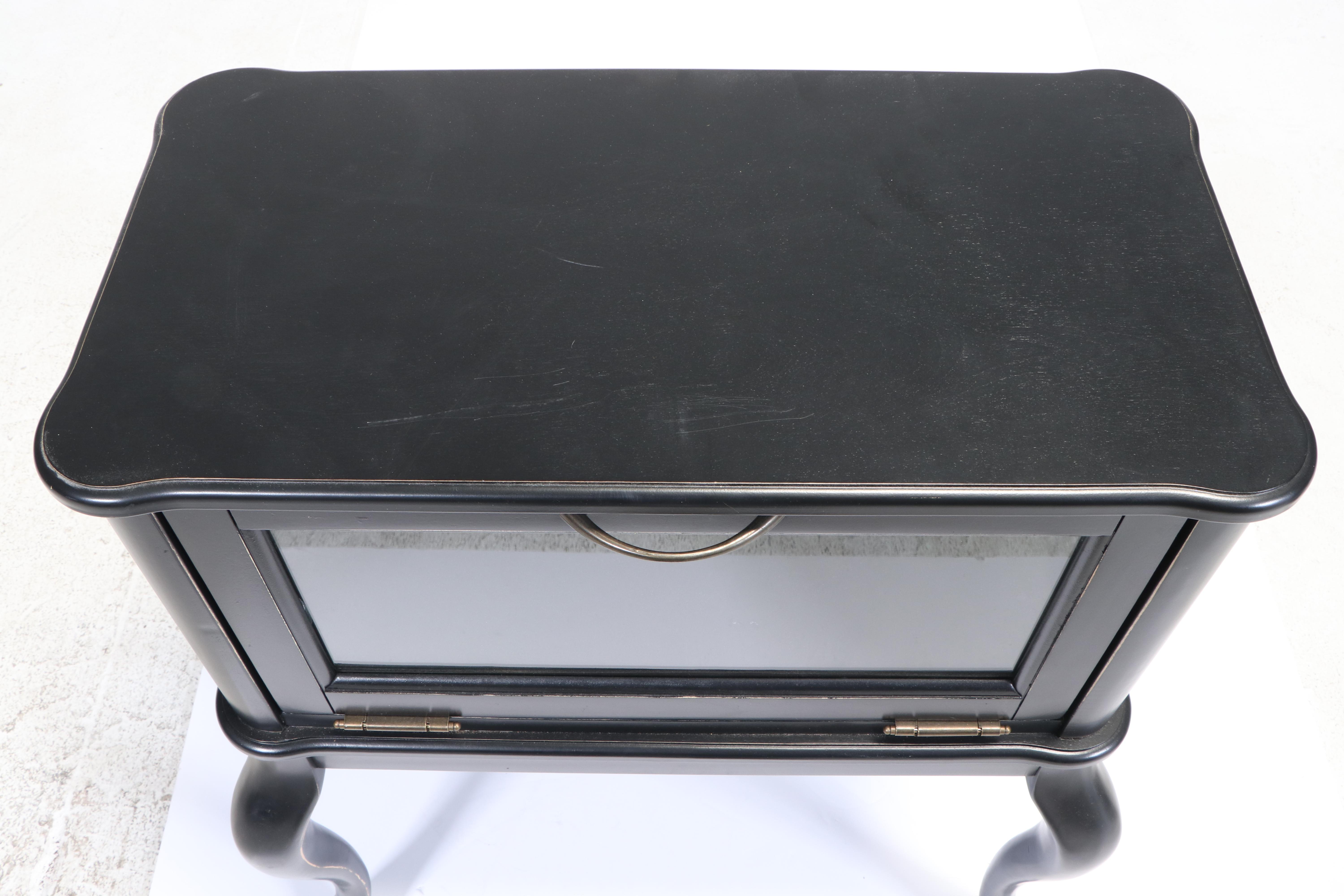 Queen Anne Style Ebonized Wood Curio Table | EBTH