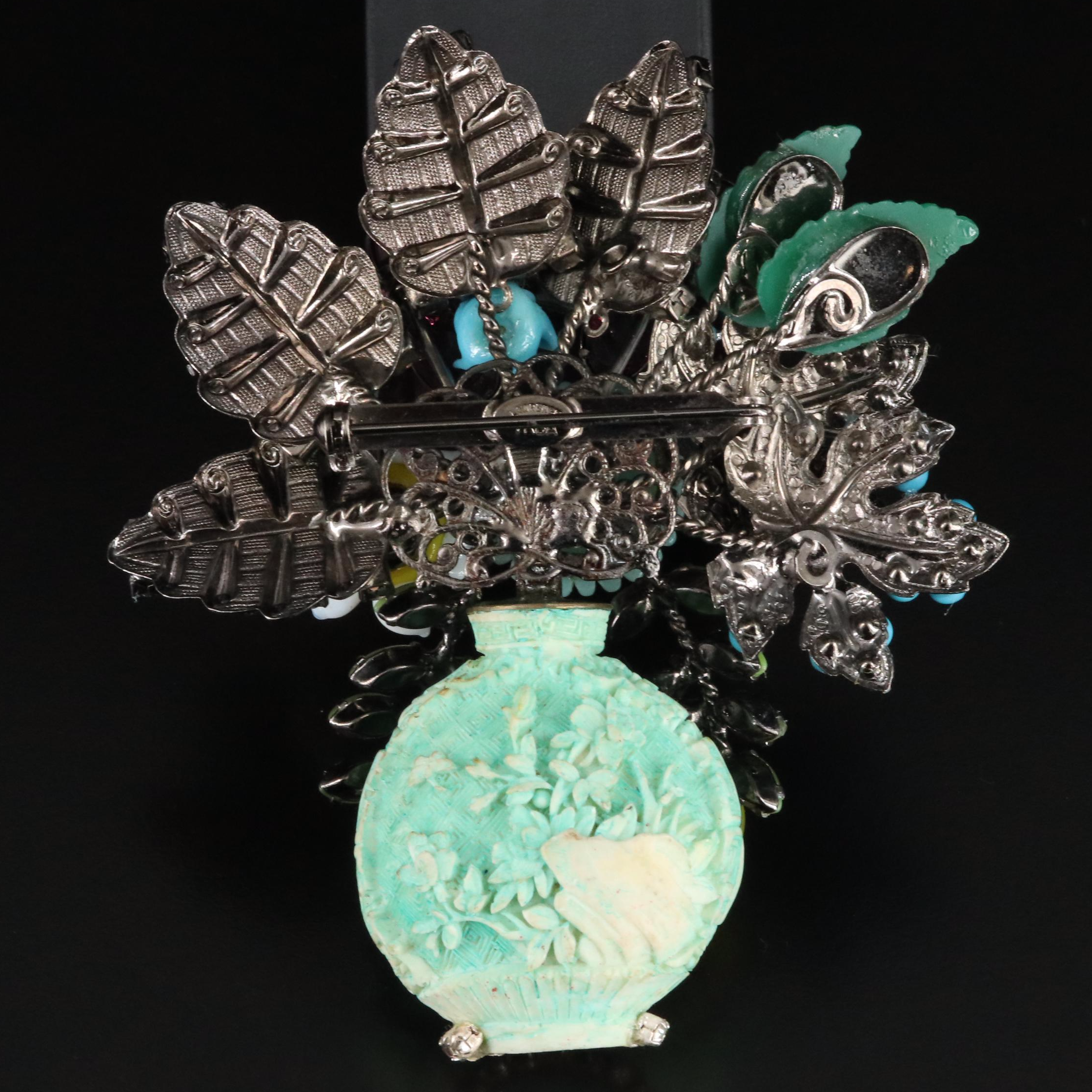 Lawrence Vrba Art Glass and Rhinestone Gardinetto Brooch | EBTH