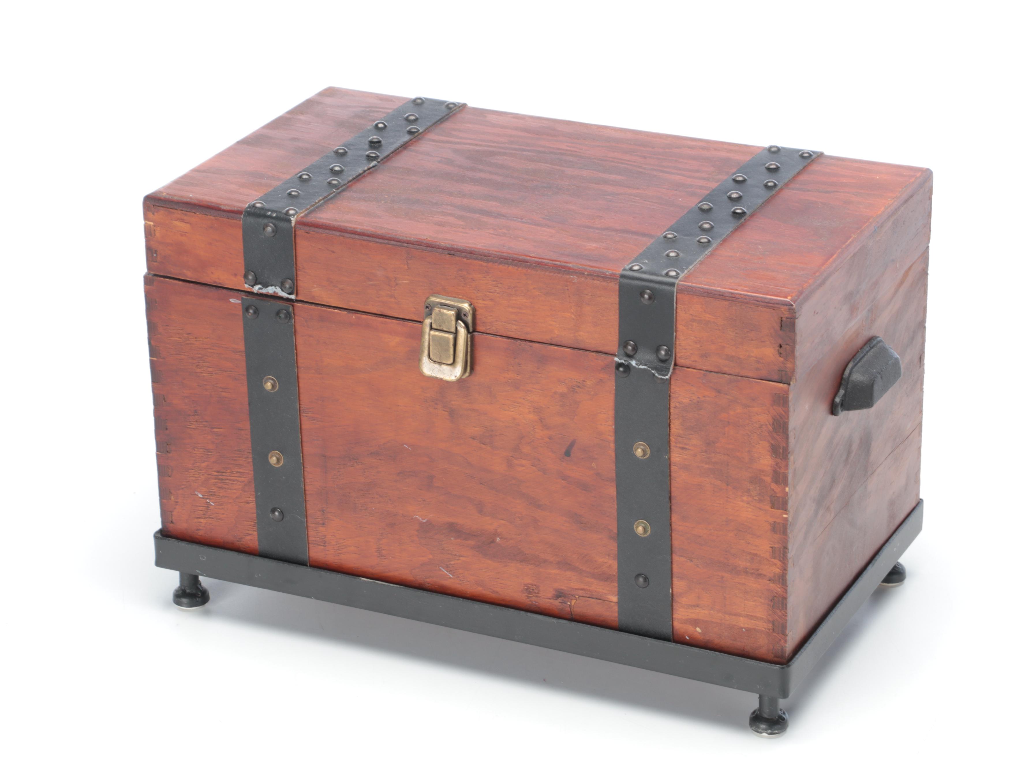 Wooden Stagecoach Style Nesting Trunk Shaped Storage Boxes | EBTH