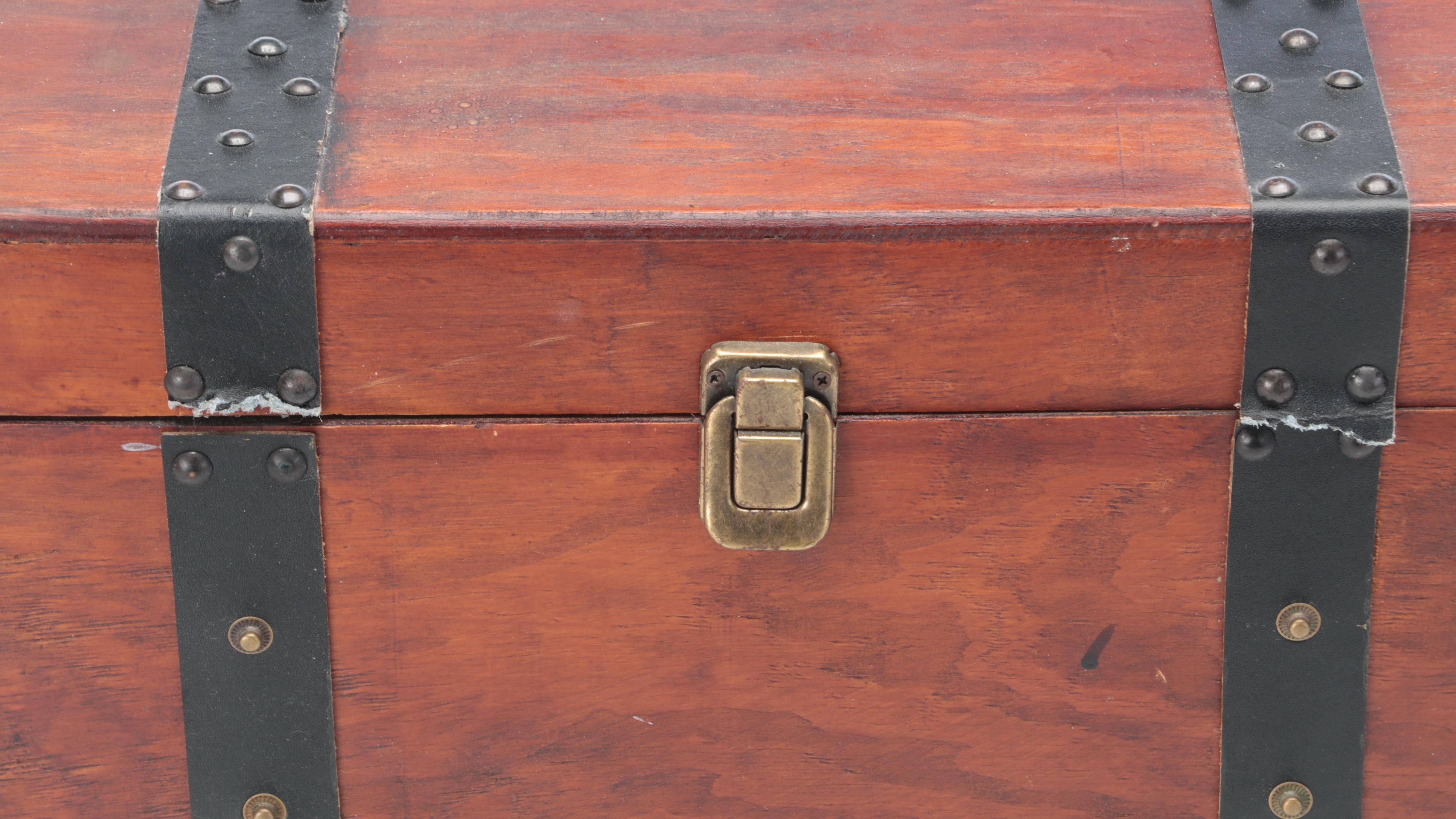 Wooden Stagecoach Style Nesting Trunk Shaped Storage Boxes | EBTH