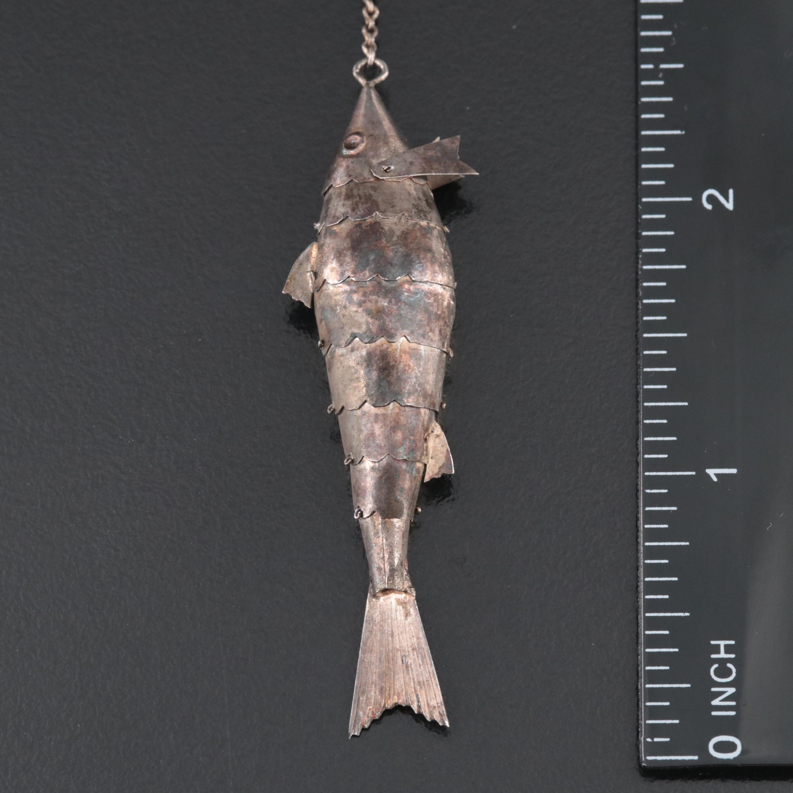 900 Silver Articulated Dangle Fish Pin on Chain | EBTH