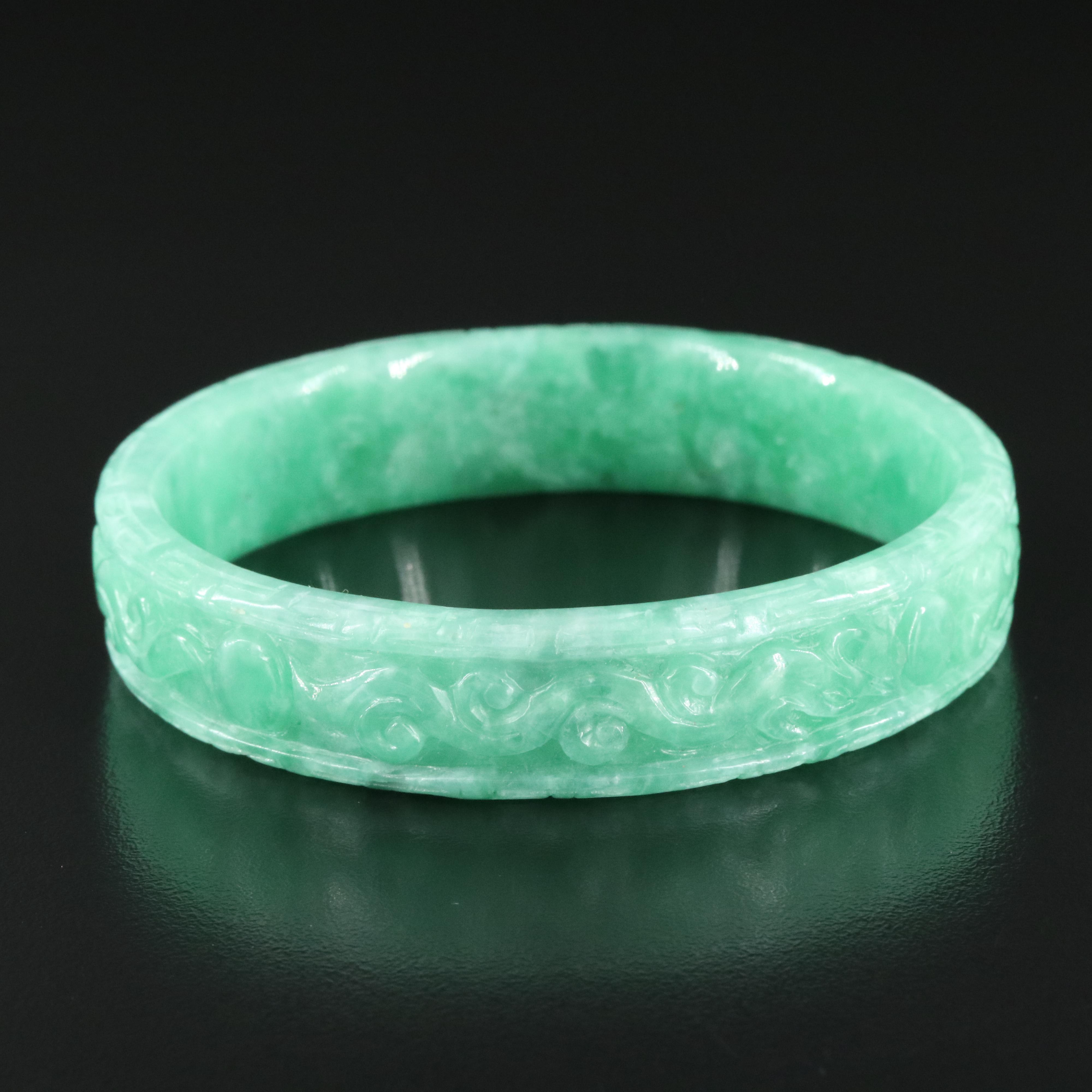 Carved Jadeite Hololith Bangle | EBTH