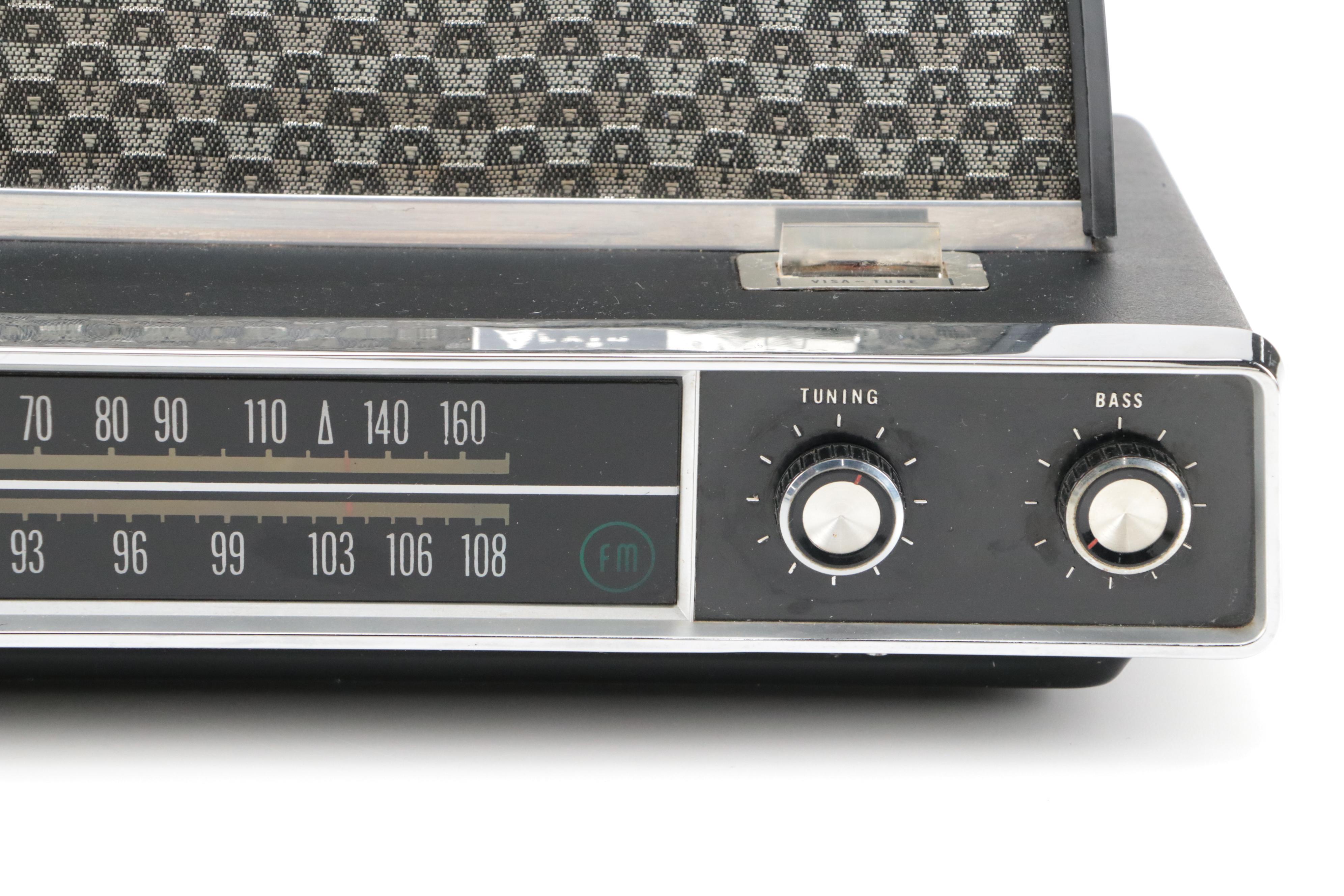 Arvin Model 3586-1 AM/FM Broadcast Receiver, Mid-20th Century | EBTH