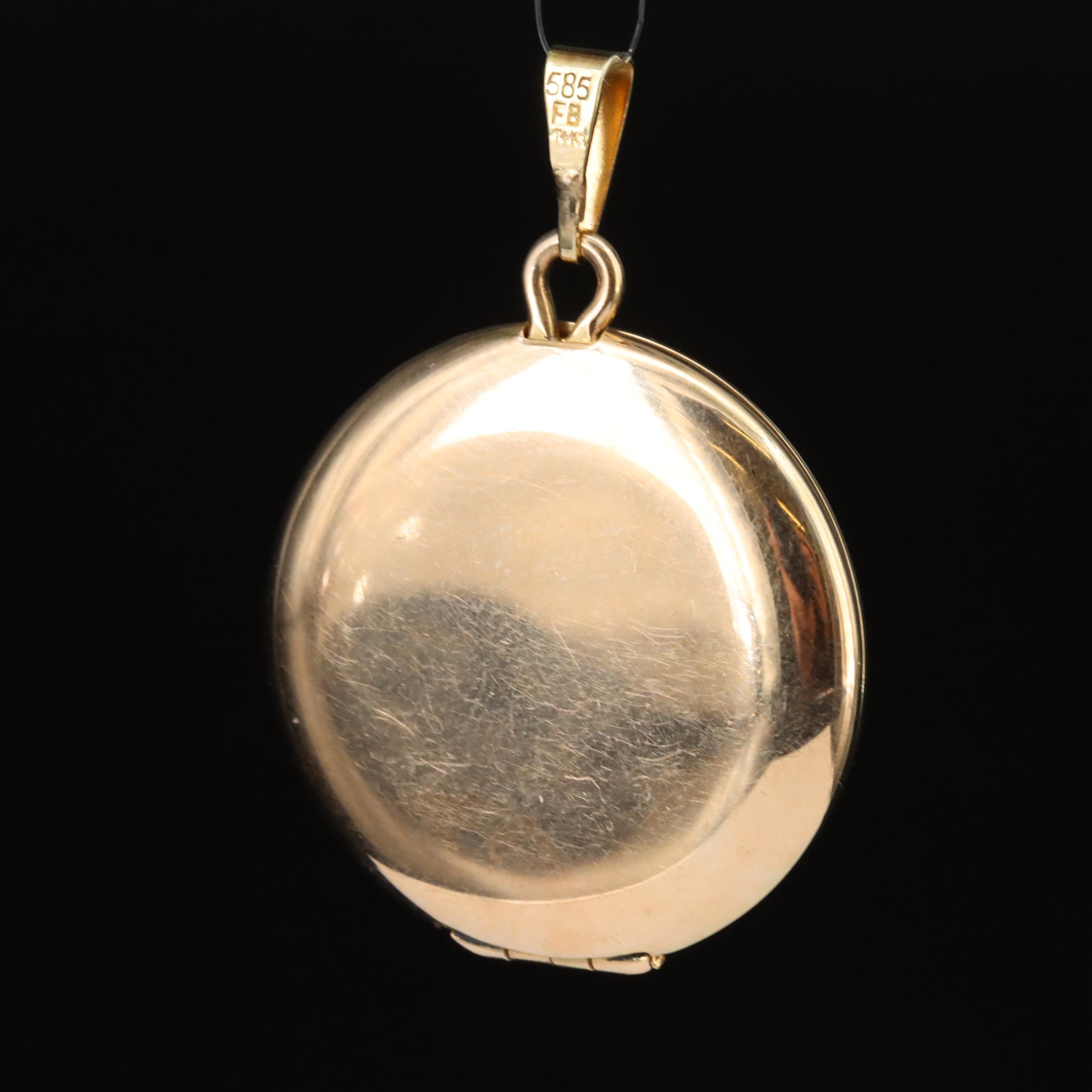 14K Scroll Motif Locket | EBTH