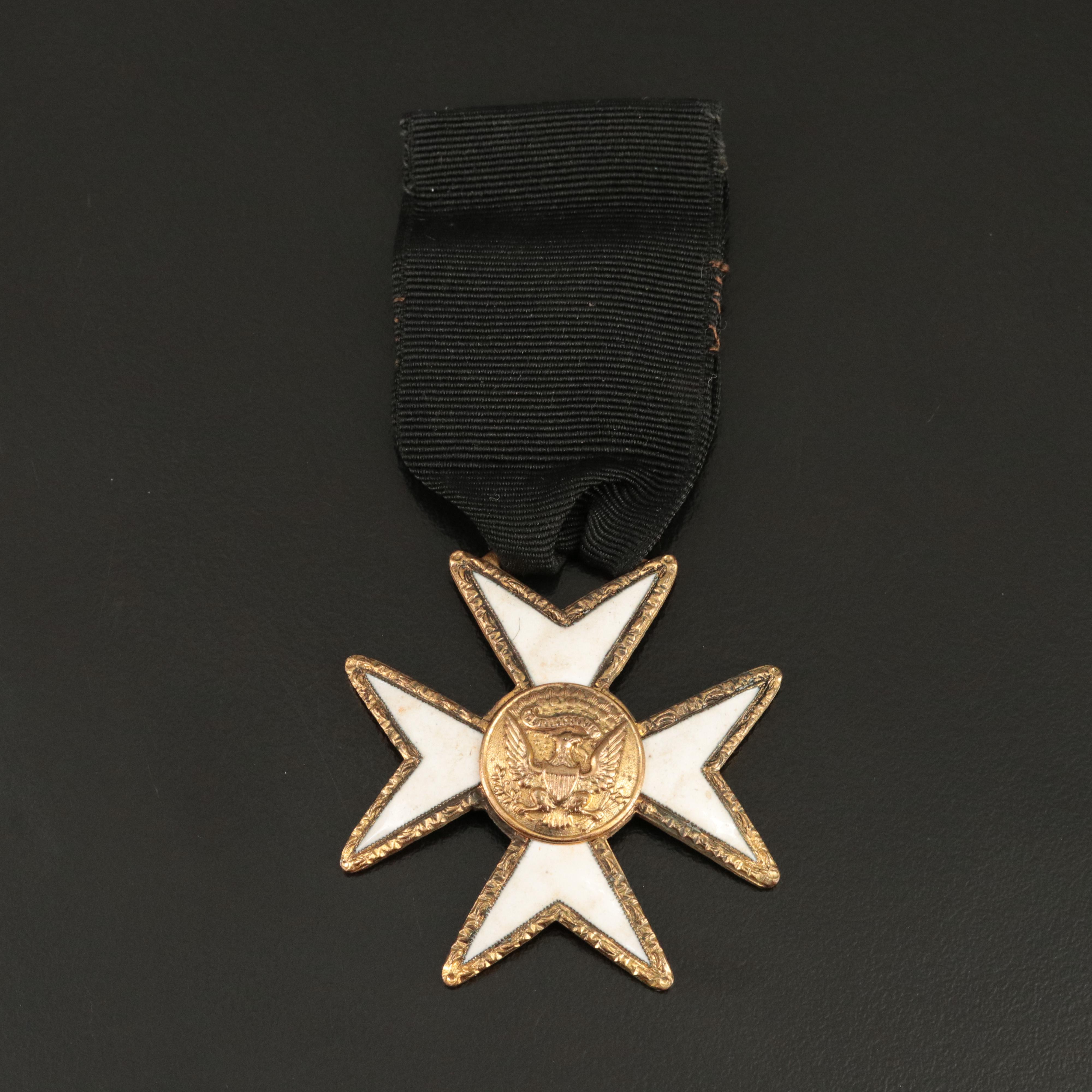 Vintage Masonic Knights Templar Enameled Medal | EBTH