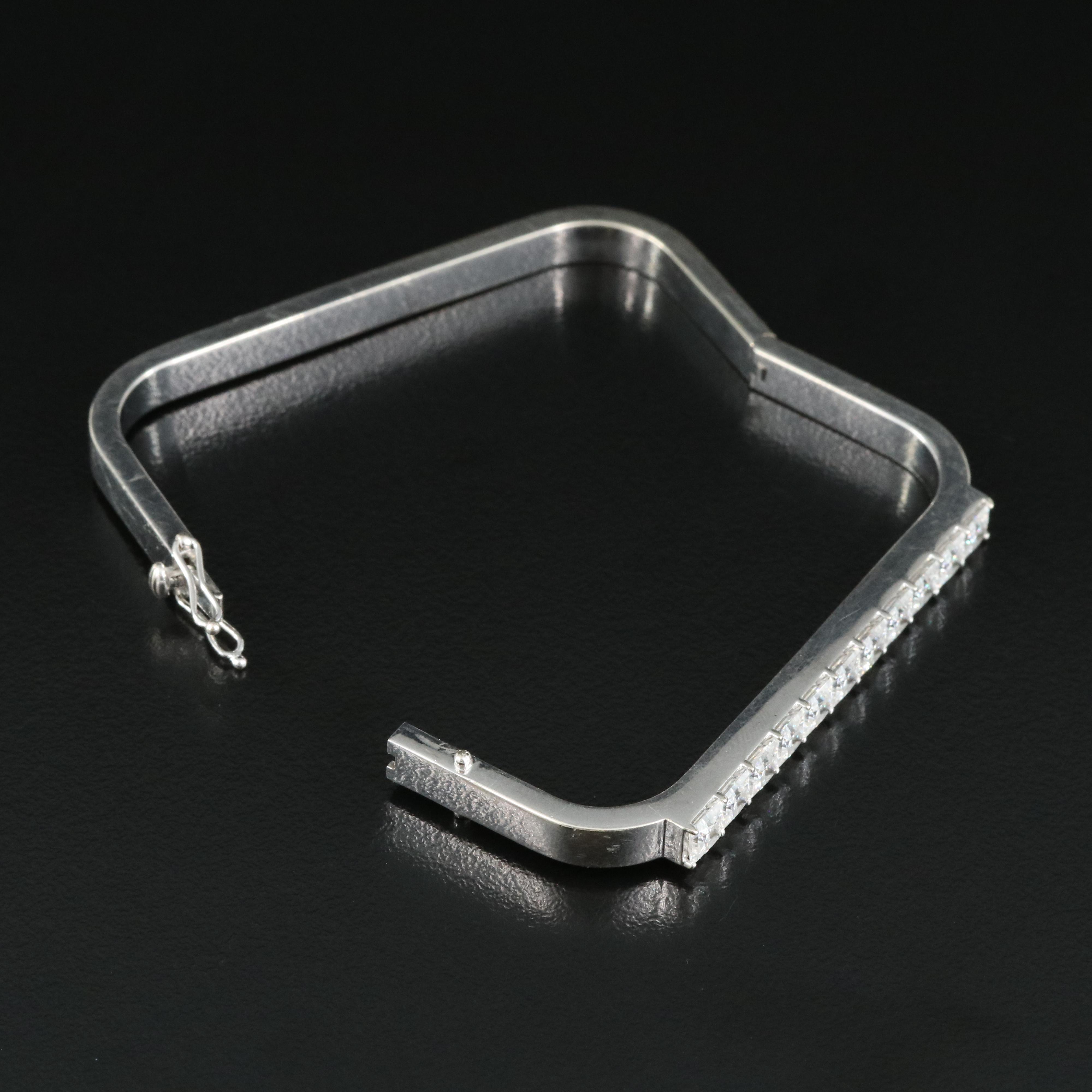 14K Moissanite Hinged Rectangular Bangle | EBTH