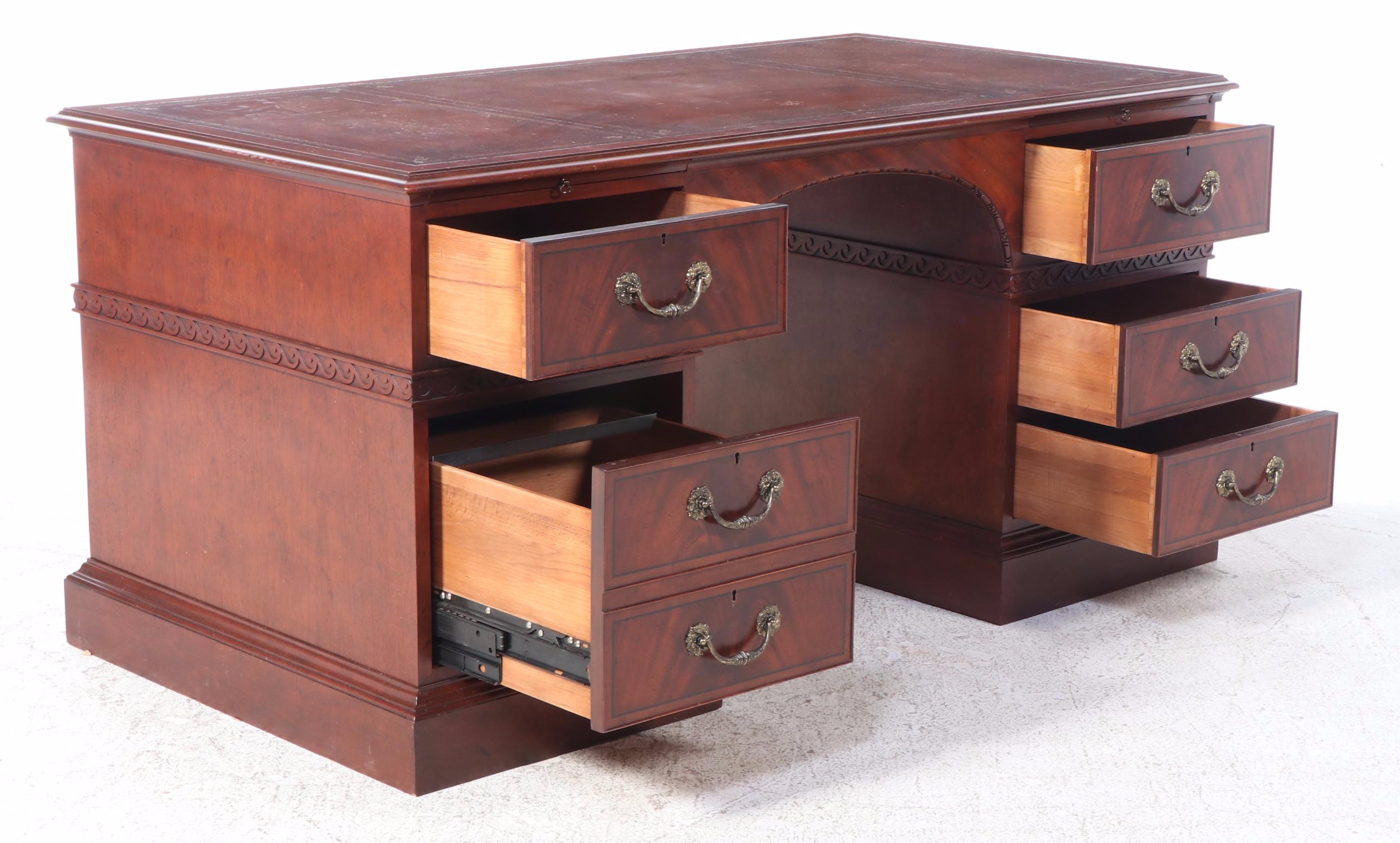 Baker Furniture Mahogany Georgian Style Desk with Leather Top | EBTH