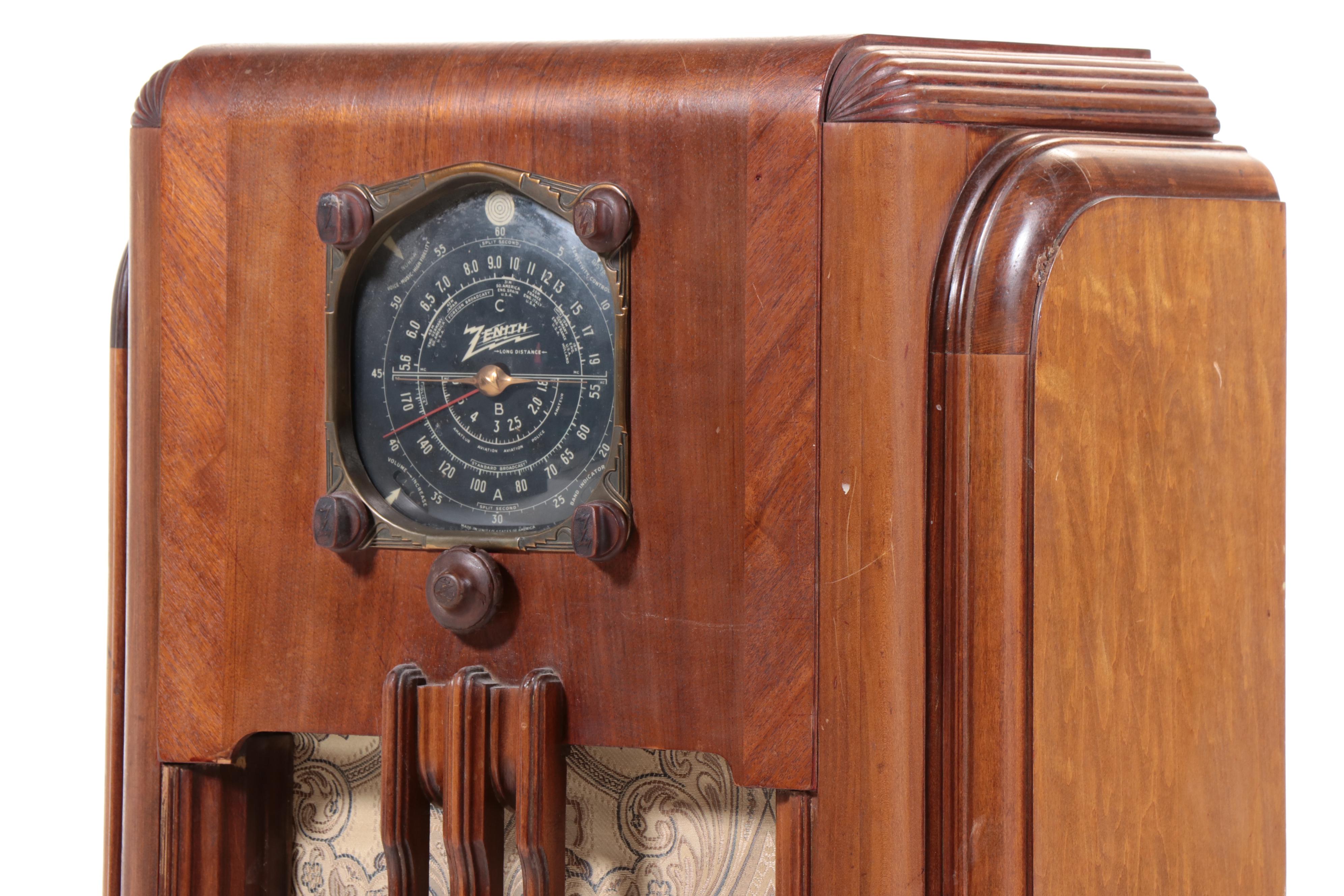 Zenith Art Deco Waterfall Style Walnut Console Radio | EBTH