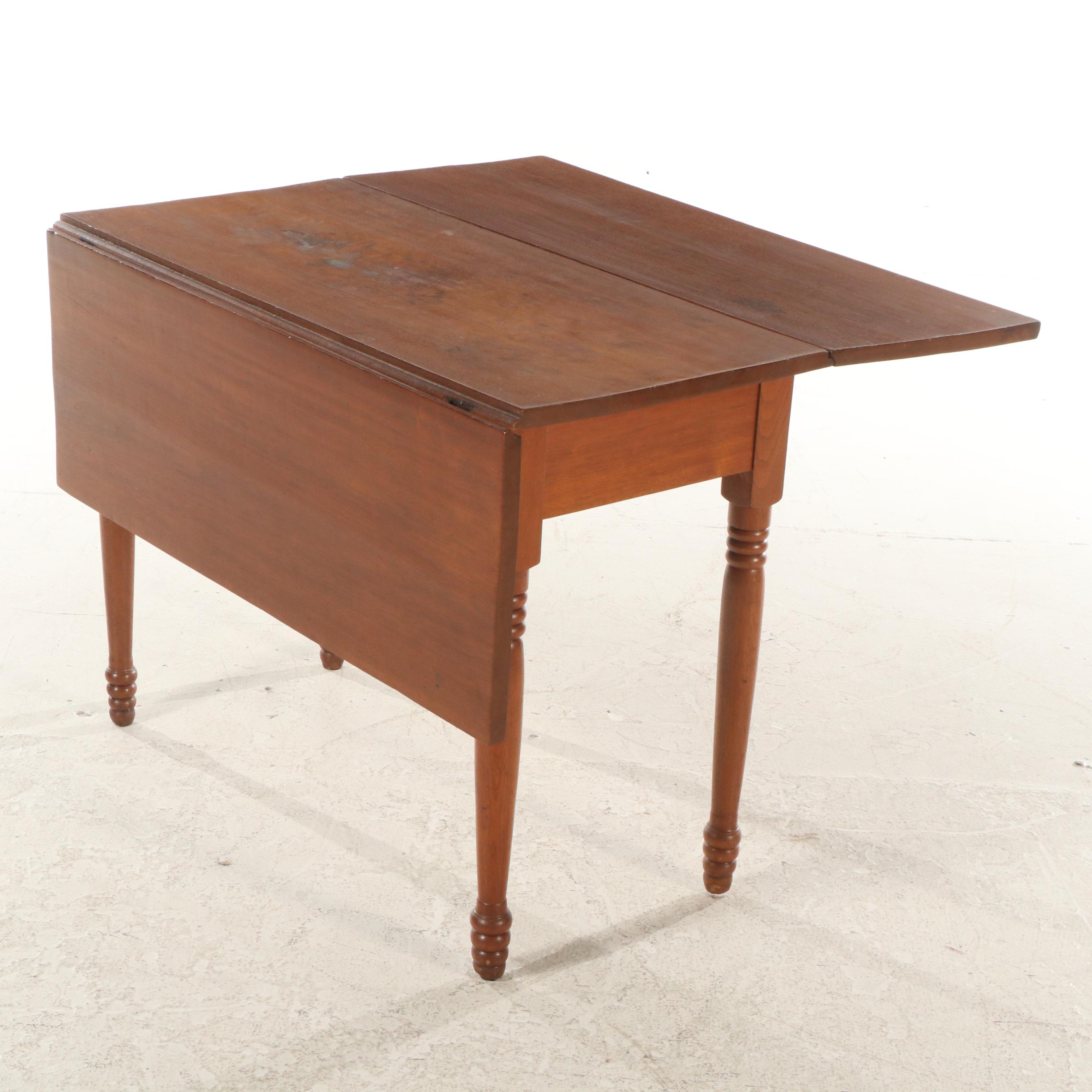 American Federal Style Walnut Drop Leaf Table with Turned Legs | EBTH