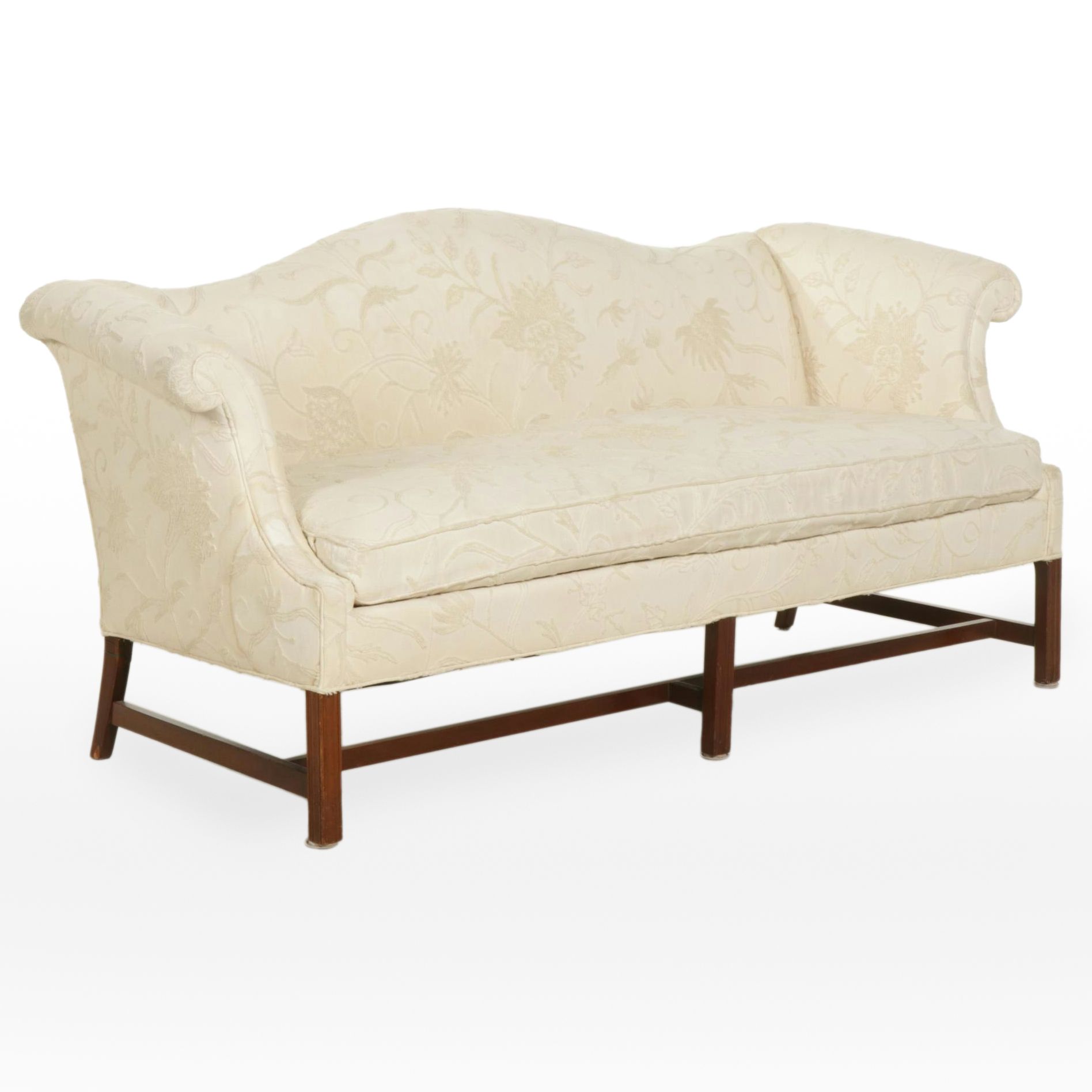 Chippendale Style Crewel-Embroidered Linen Settee | EBTH