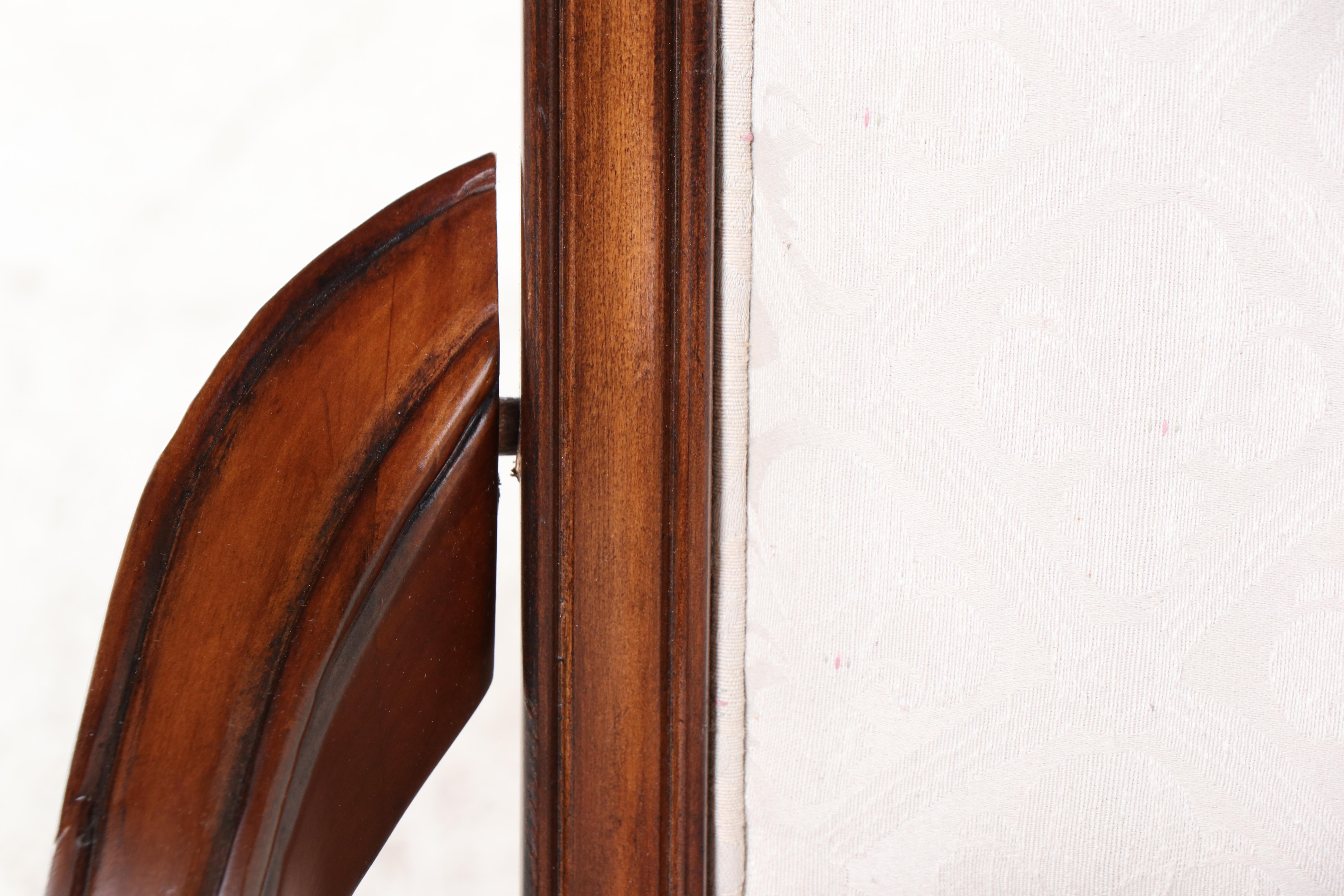 Eight Pennsylvania House Sleigh-Back Dining Chairs with Pedestal Table ...