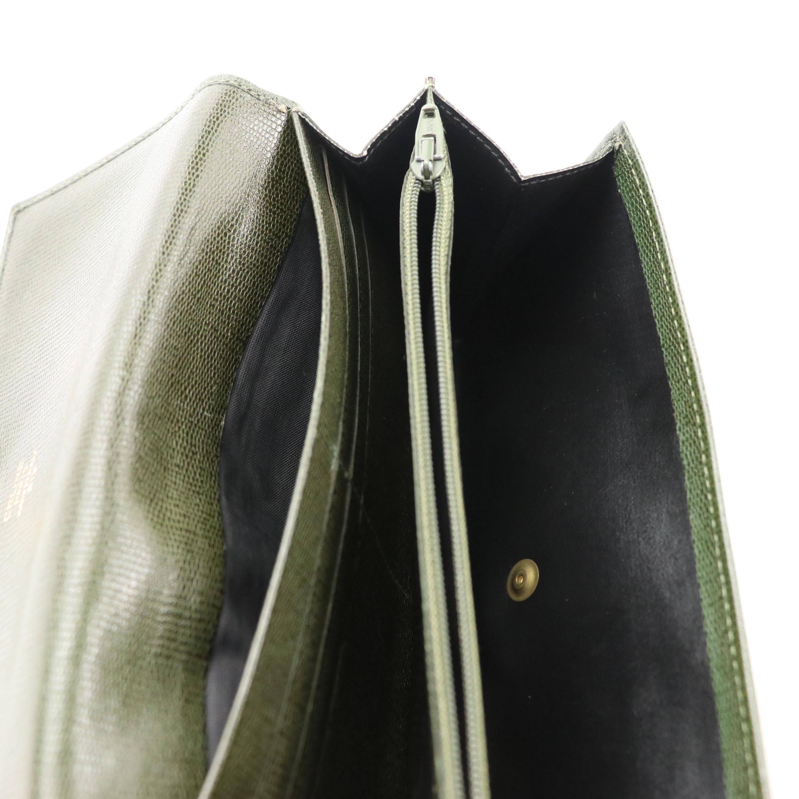 Céline Continental Wallet in Green Calfskin Leather with Circle Logo | EBTH