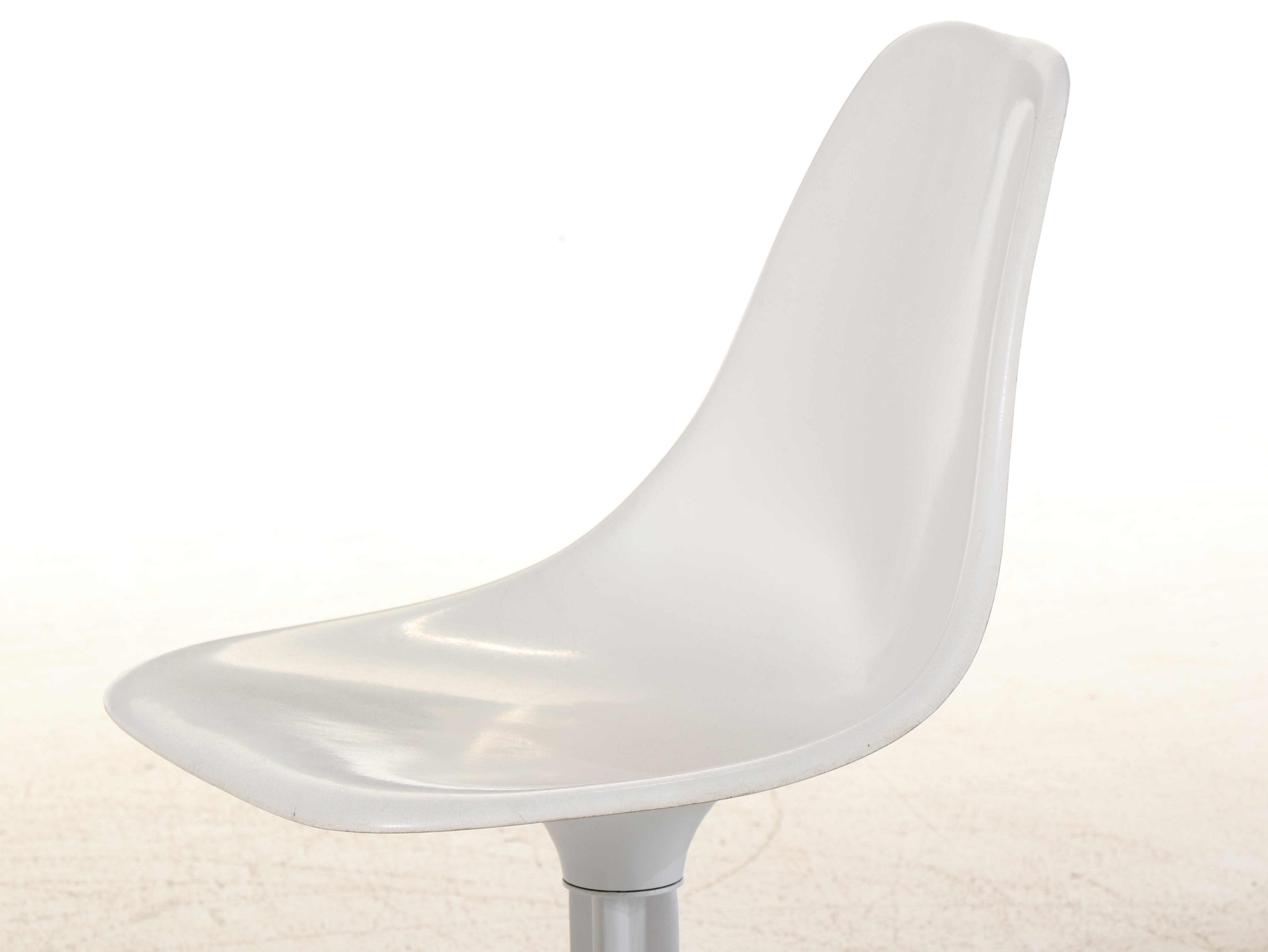 Four Burke Inc. Mid Century Modern Molded Fiberglass and Aluminum Shell ...