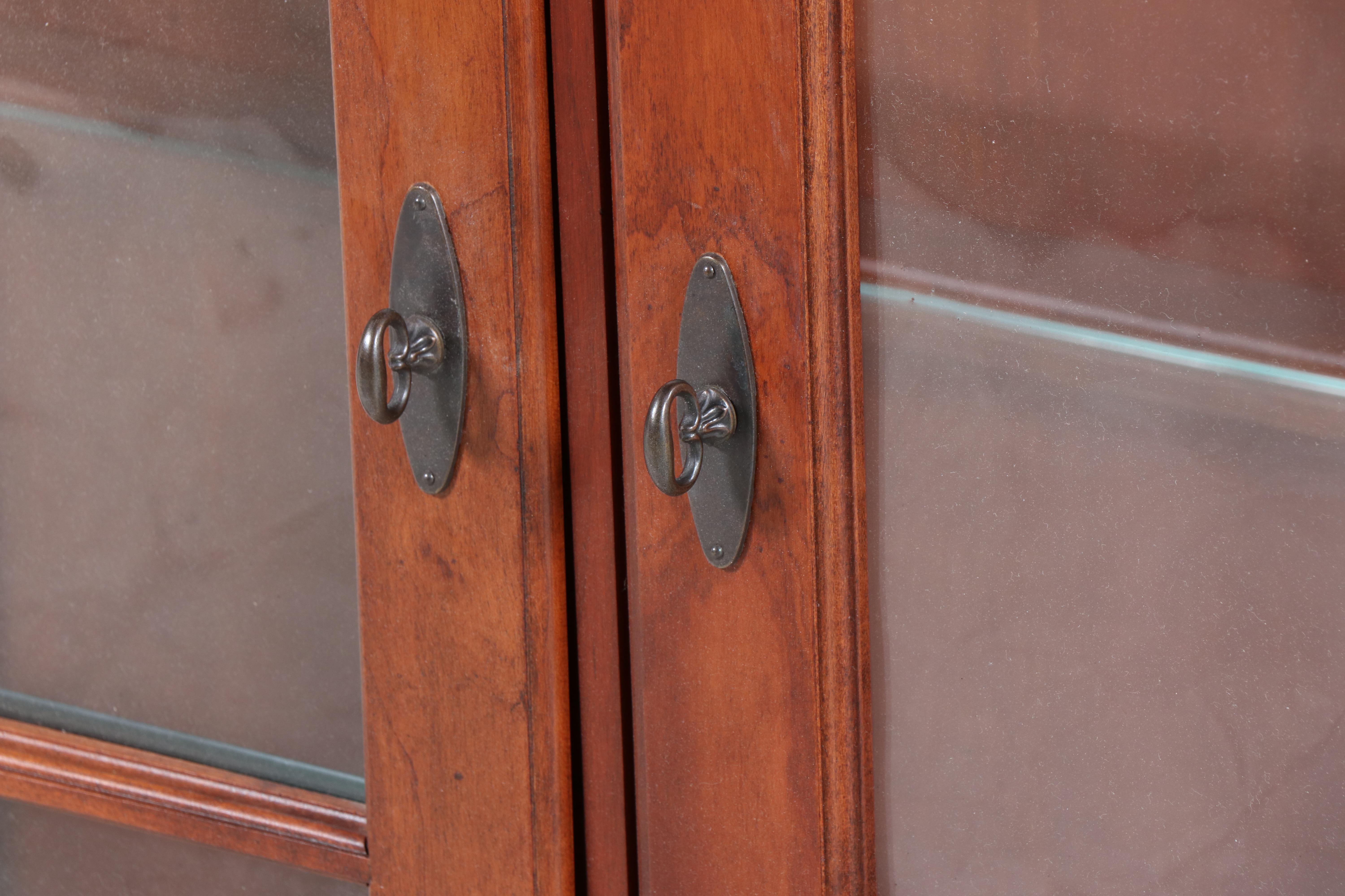 Lexington Furniture Cherry Federal Style Illuminated China Cabinet ...