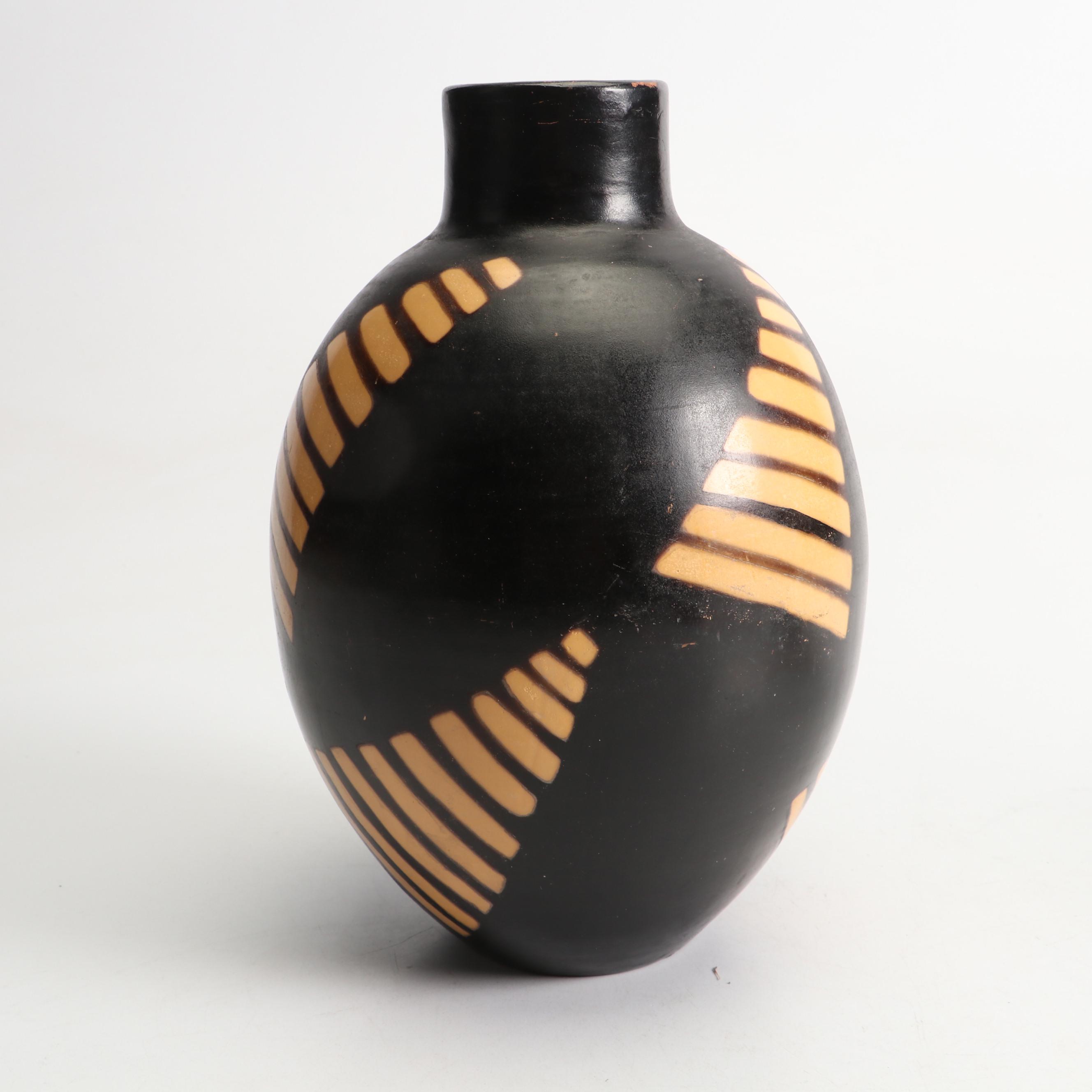 Handmade Peruvian Ceramic Vase with Honduran and Other Vases | EBTH