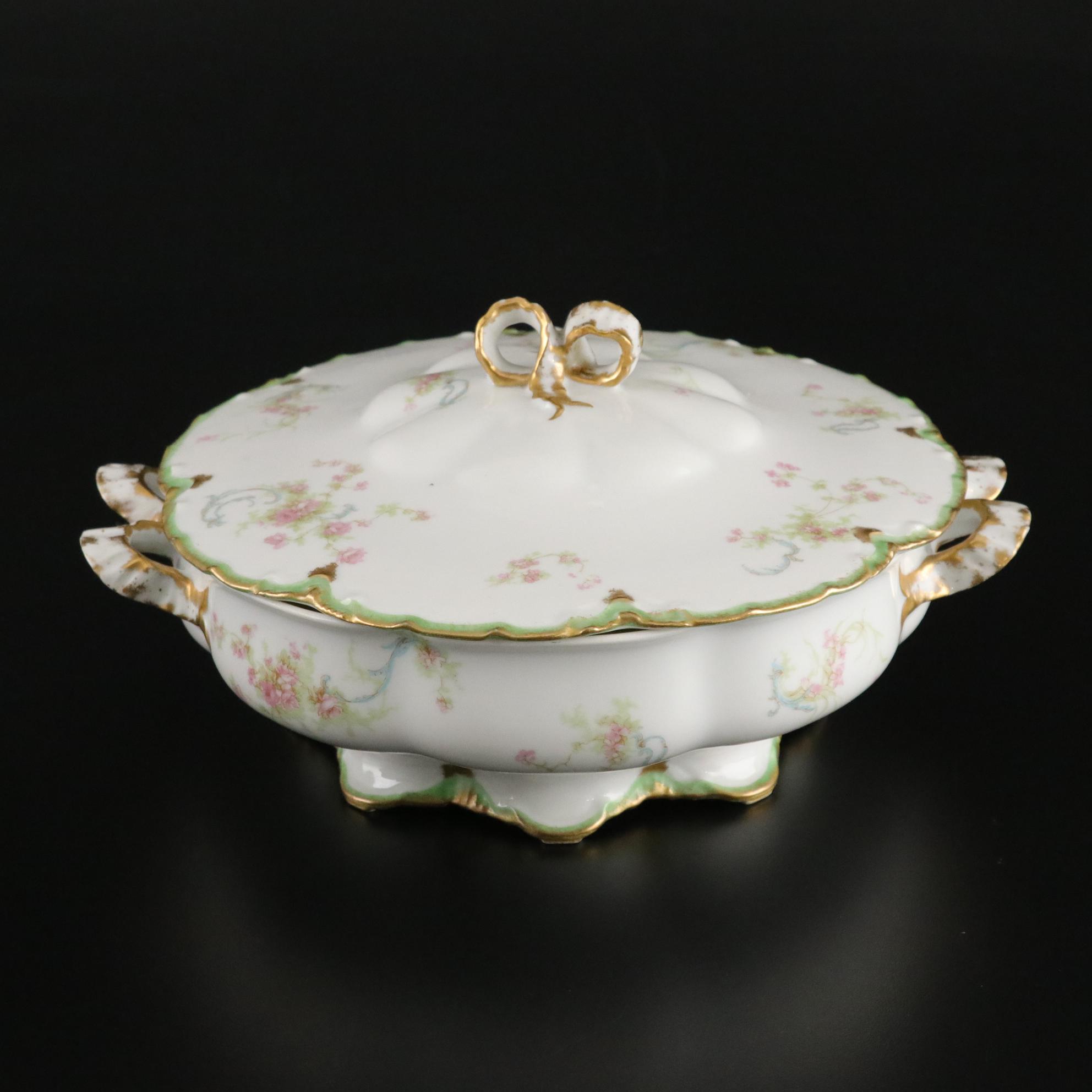 Haviland "Schleiger" Porcelain with Gilt Trim Dinnerware | EBTH