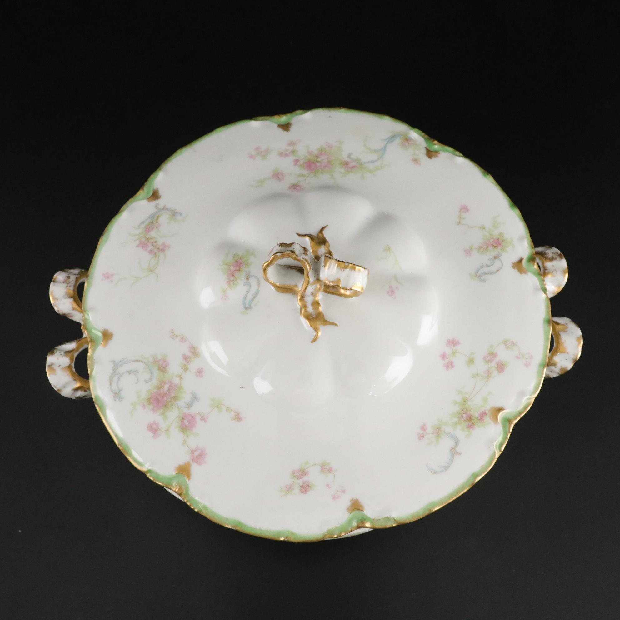 Haviland "Schleiger" Porcelain with Gilt Trim Dinnerware | EBTH