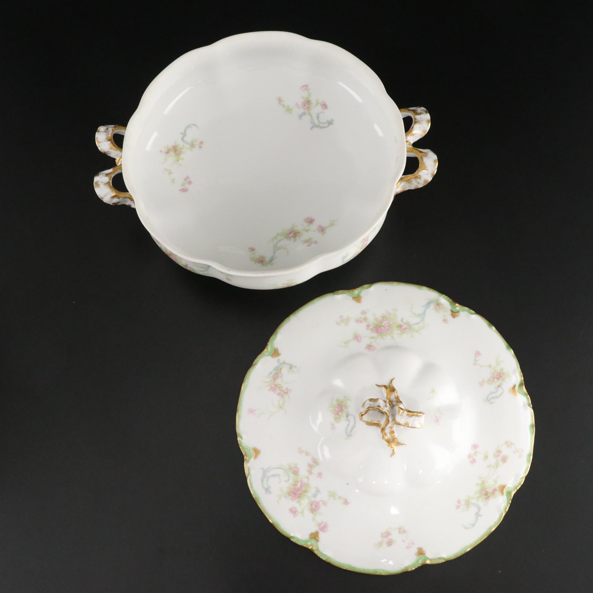 Haviland "Schleiger" Porcelain with Gilt Trim Dinnerware | EBTH