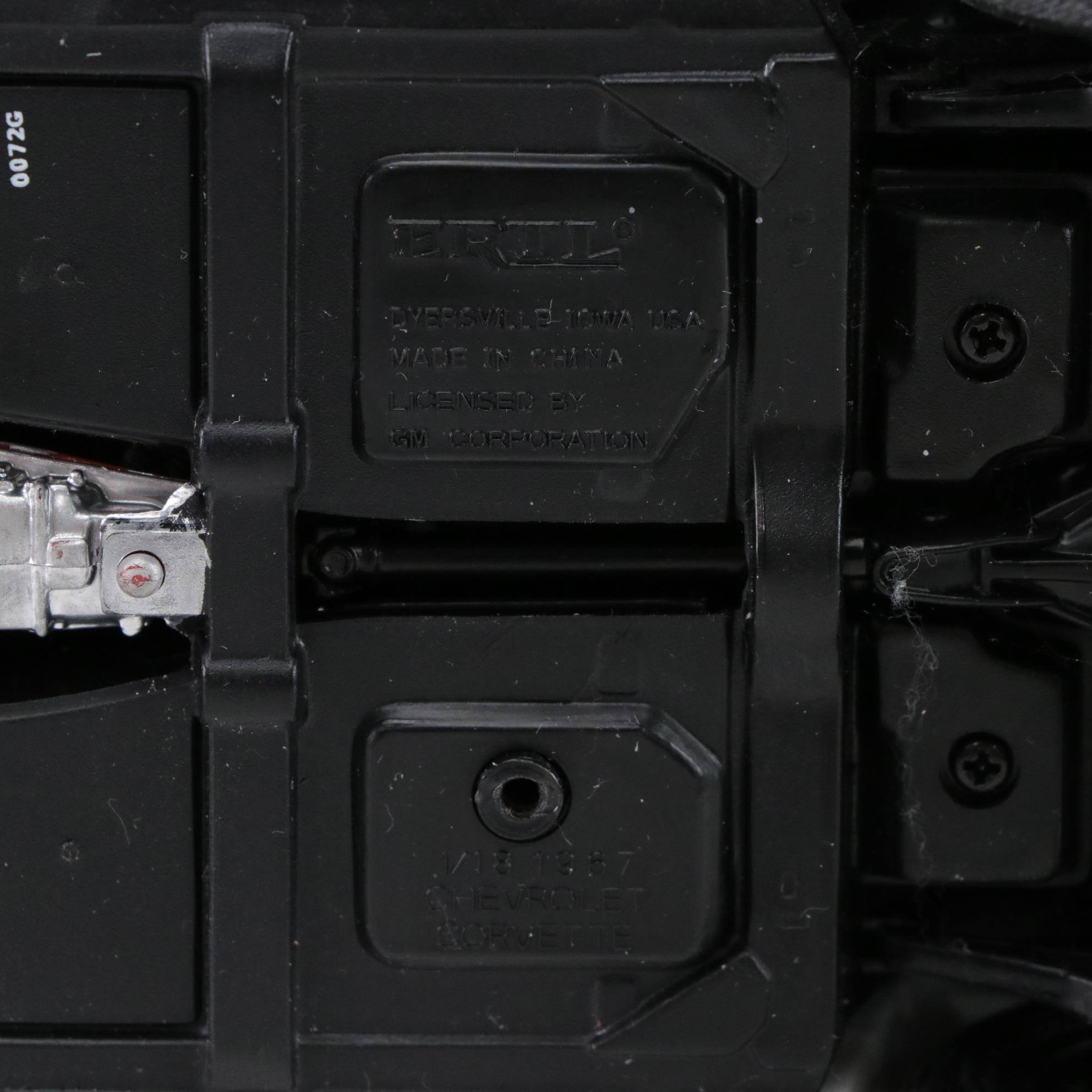 ERTL 1:18 Scale Diecast Metal Corvettes | EBTH