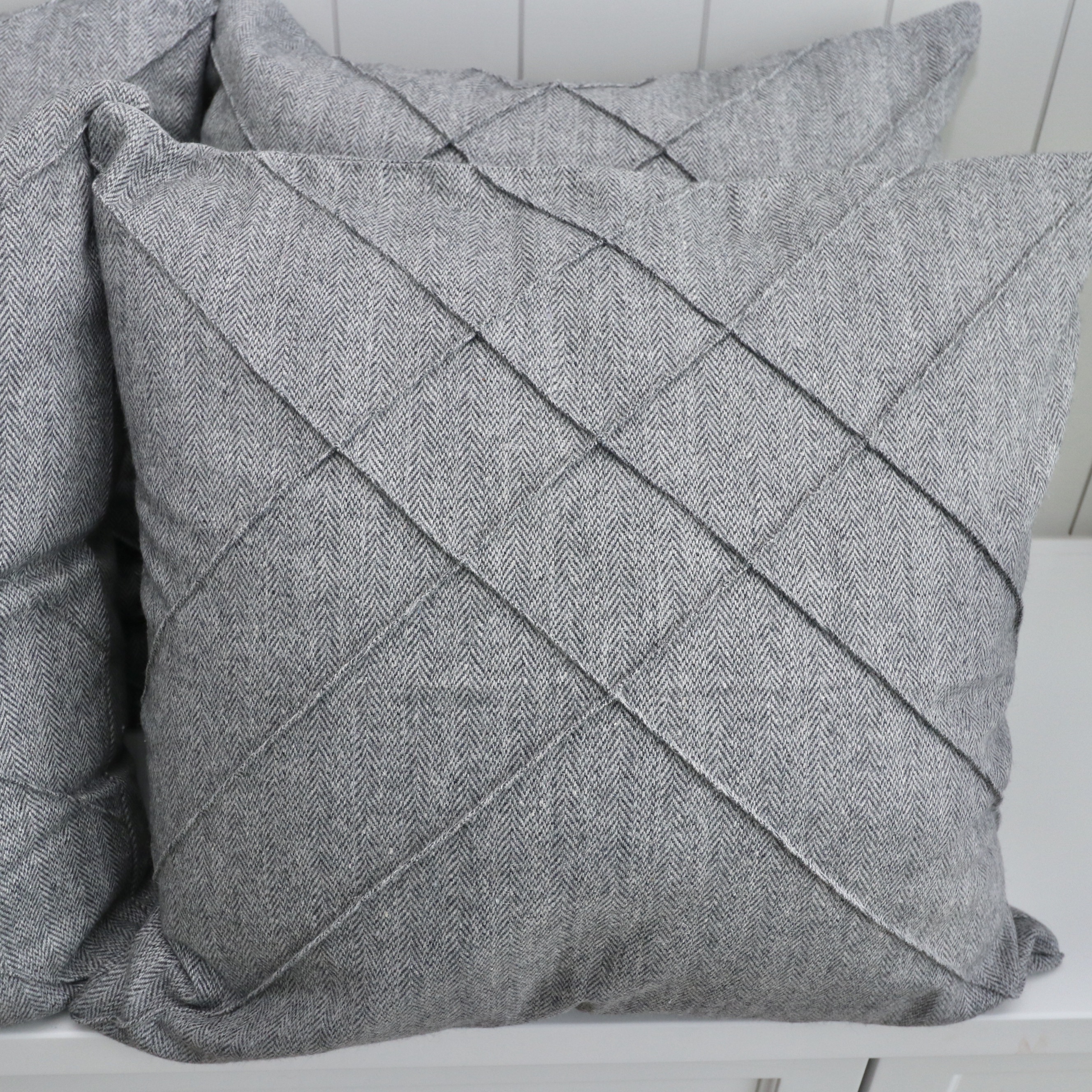 Surya Tweed Fabric Accent Pillows, "Lanose" Throw and Other Pillows | EBTH