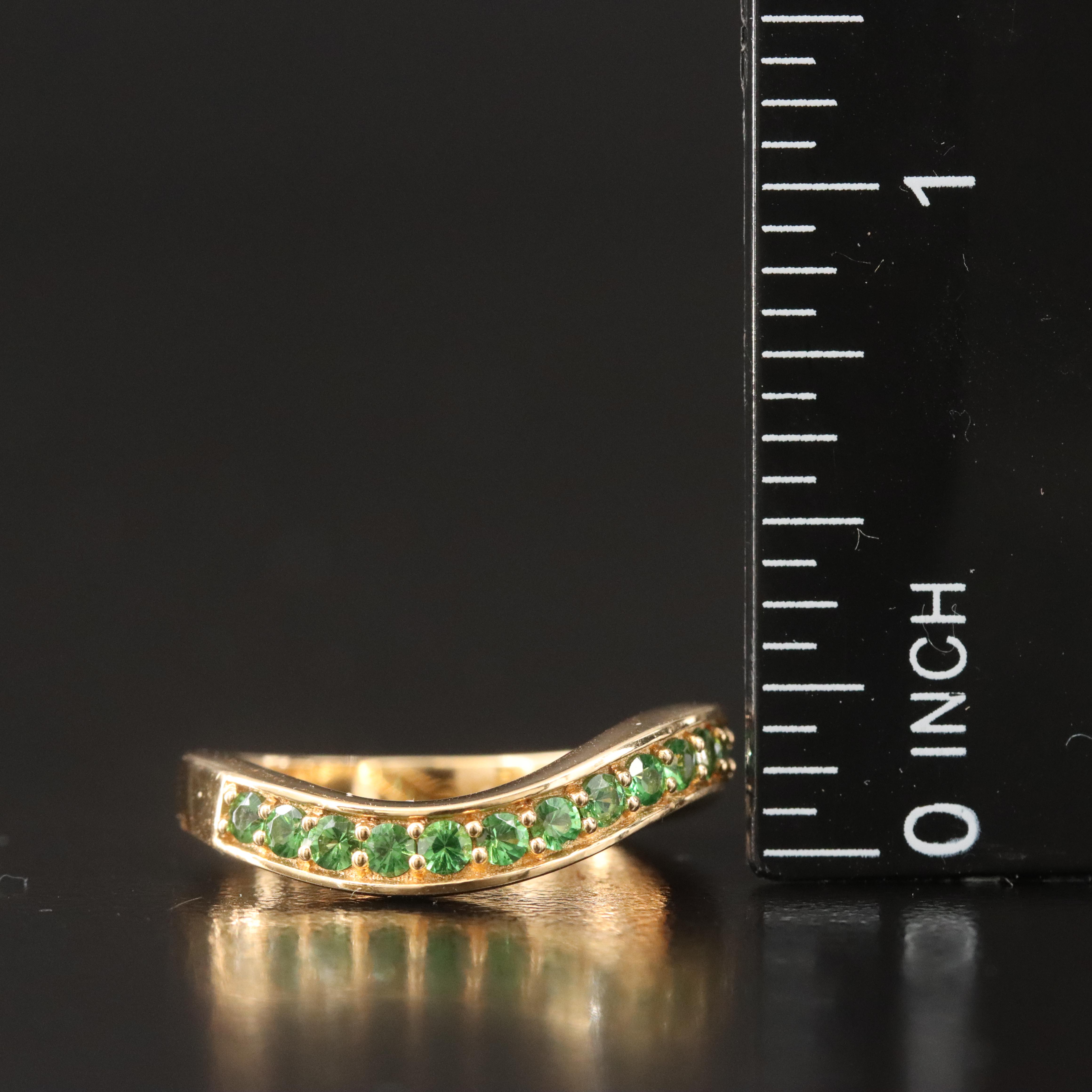 Chromia 18K Tsavorite Contour Band | EBTH