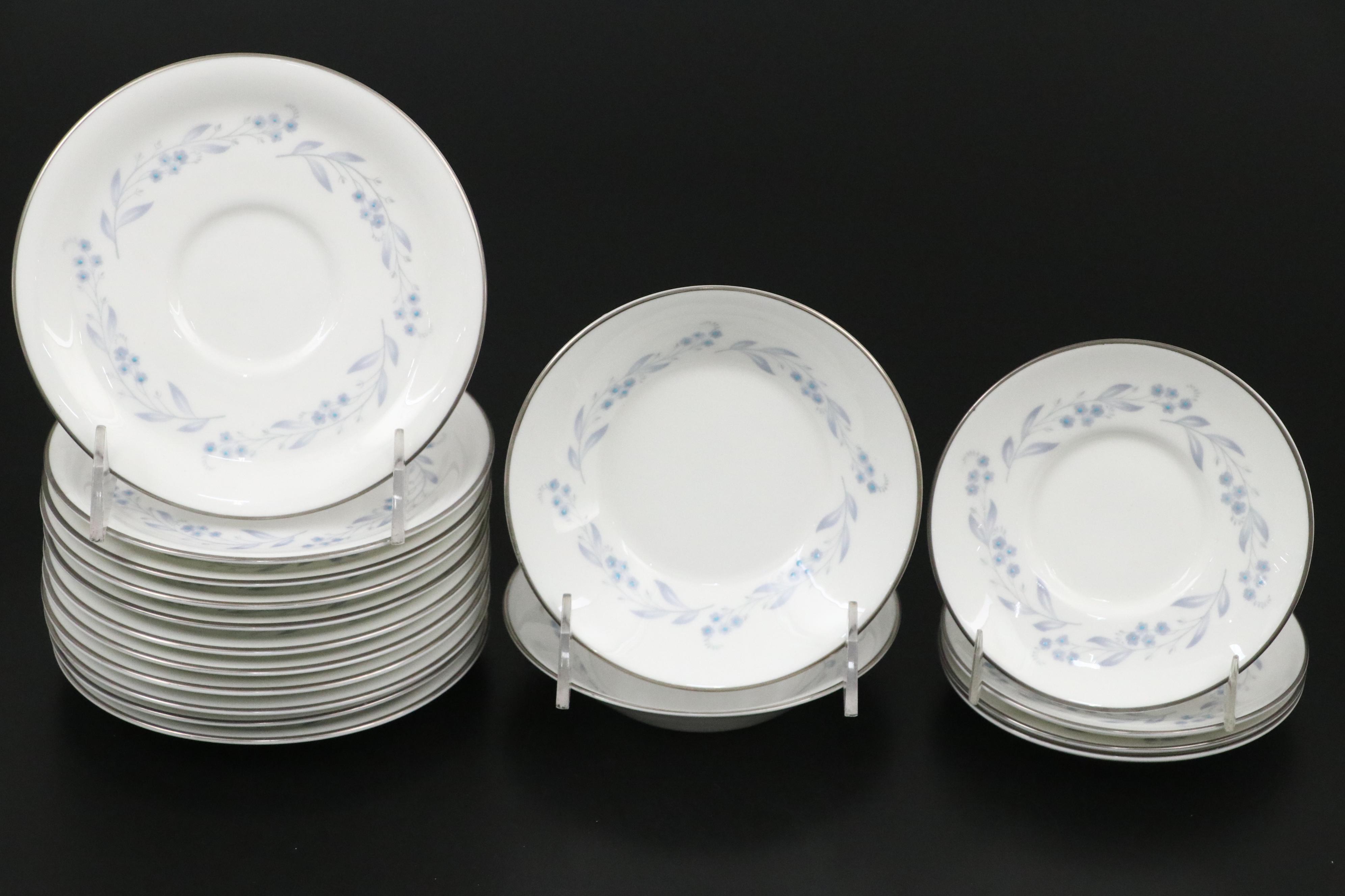 Royal Worcester English Bone China "Bridal Wreath" Dinnerware, 1958-1965 | EBTH
