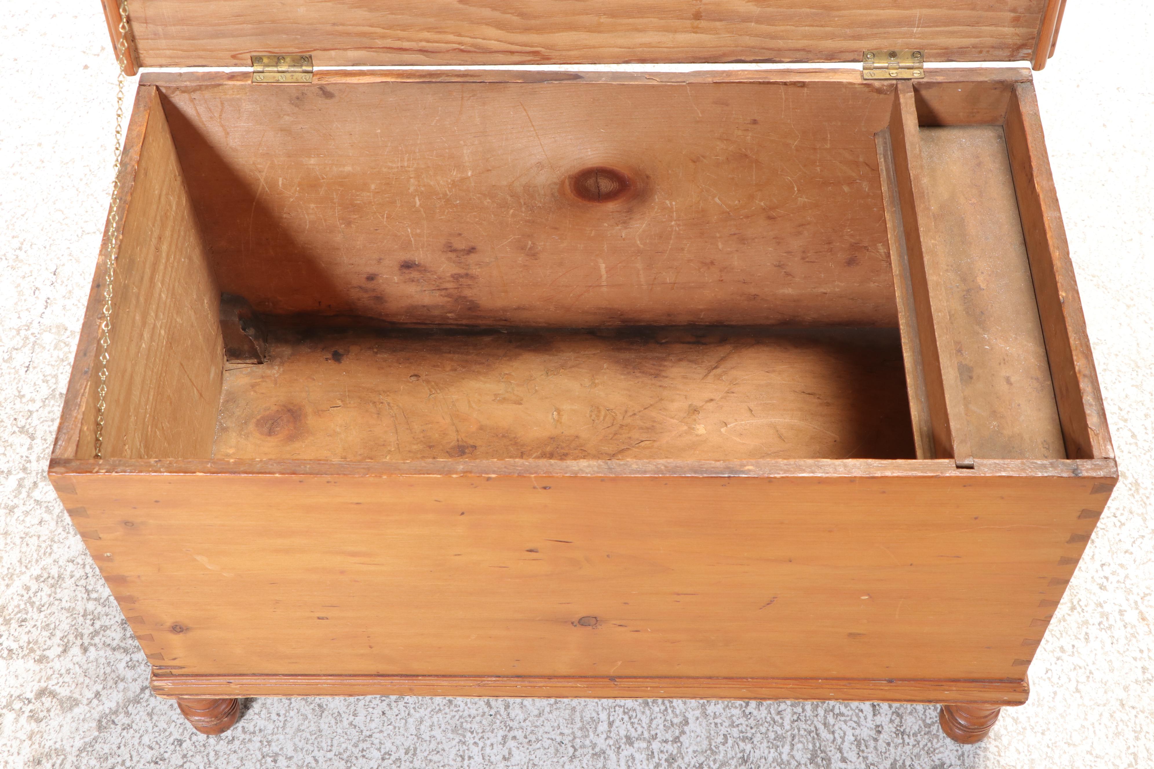 Small American Primitive Pine Blanket Chest, 19th Century | EBTH