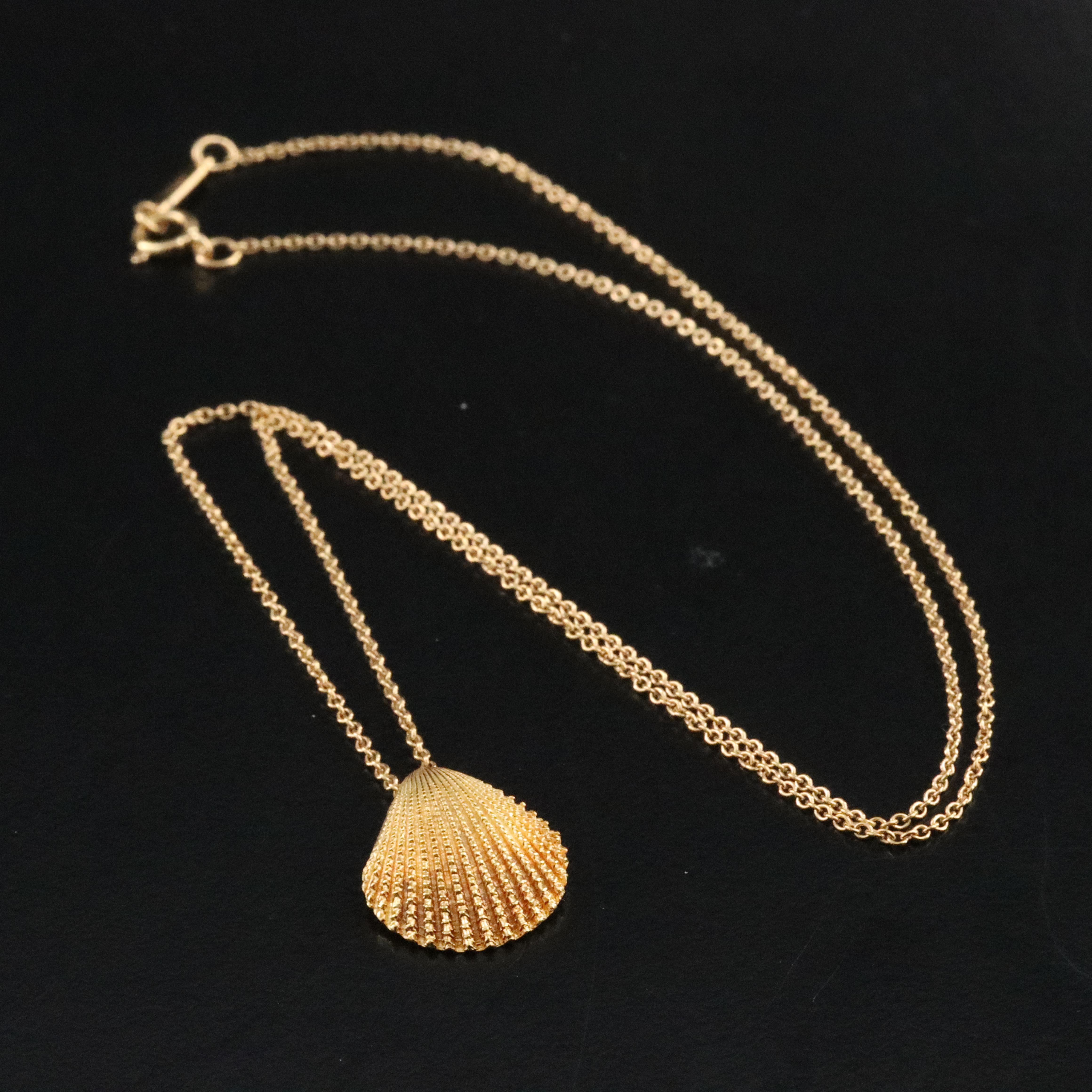 Tiffany & Co. 18K Seashell Pendant Necklace | EBTH
