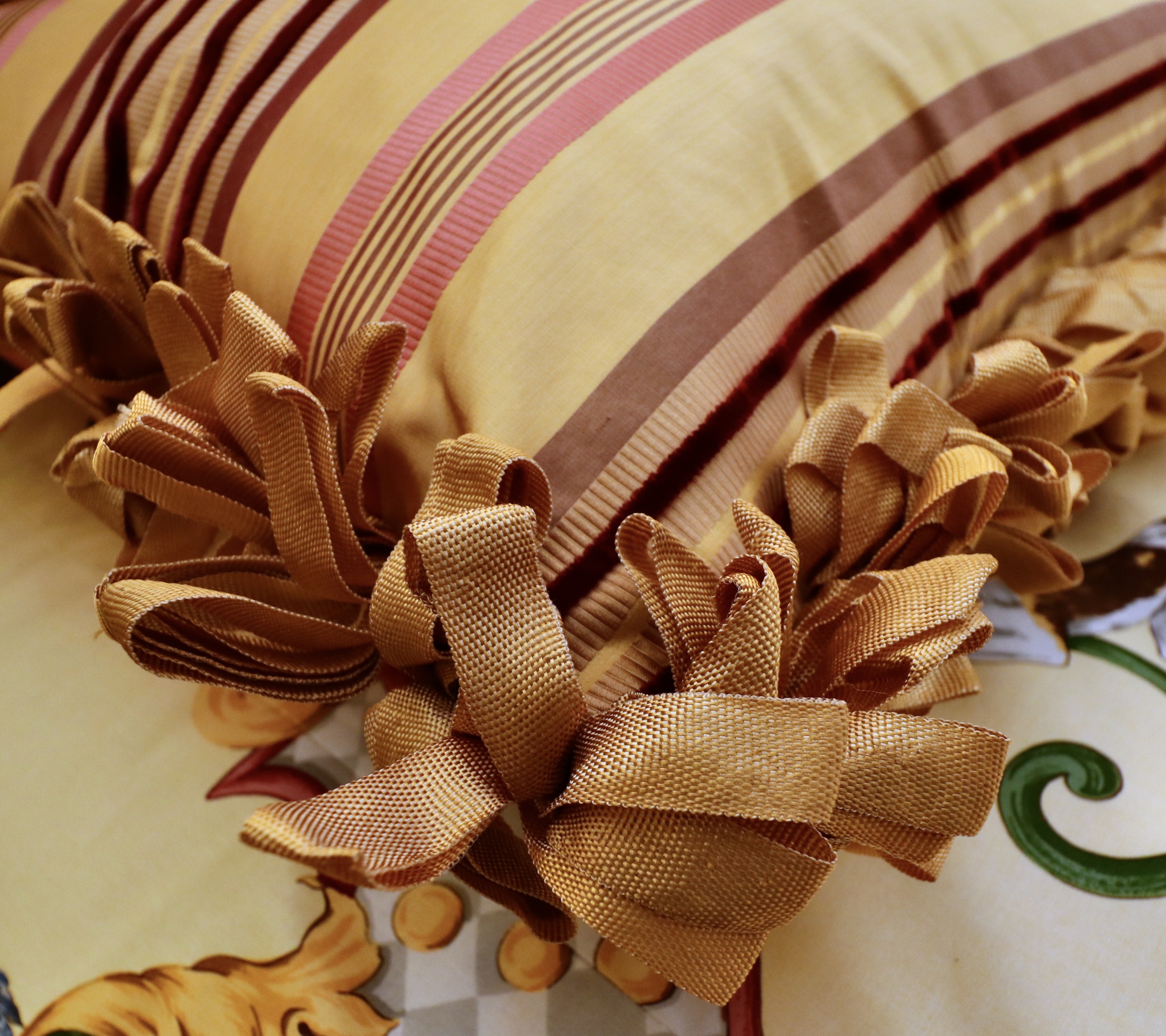 Scalamandre "Venetian Carnival" Custom Made Decorator Queen Coverlet Set | EBTH