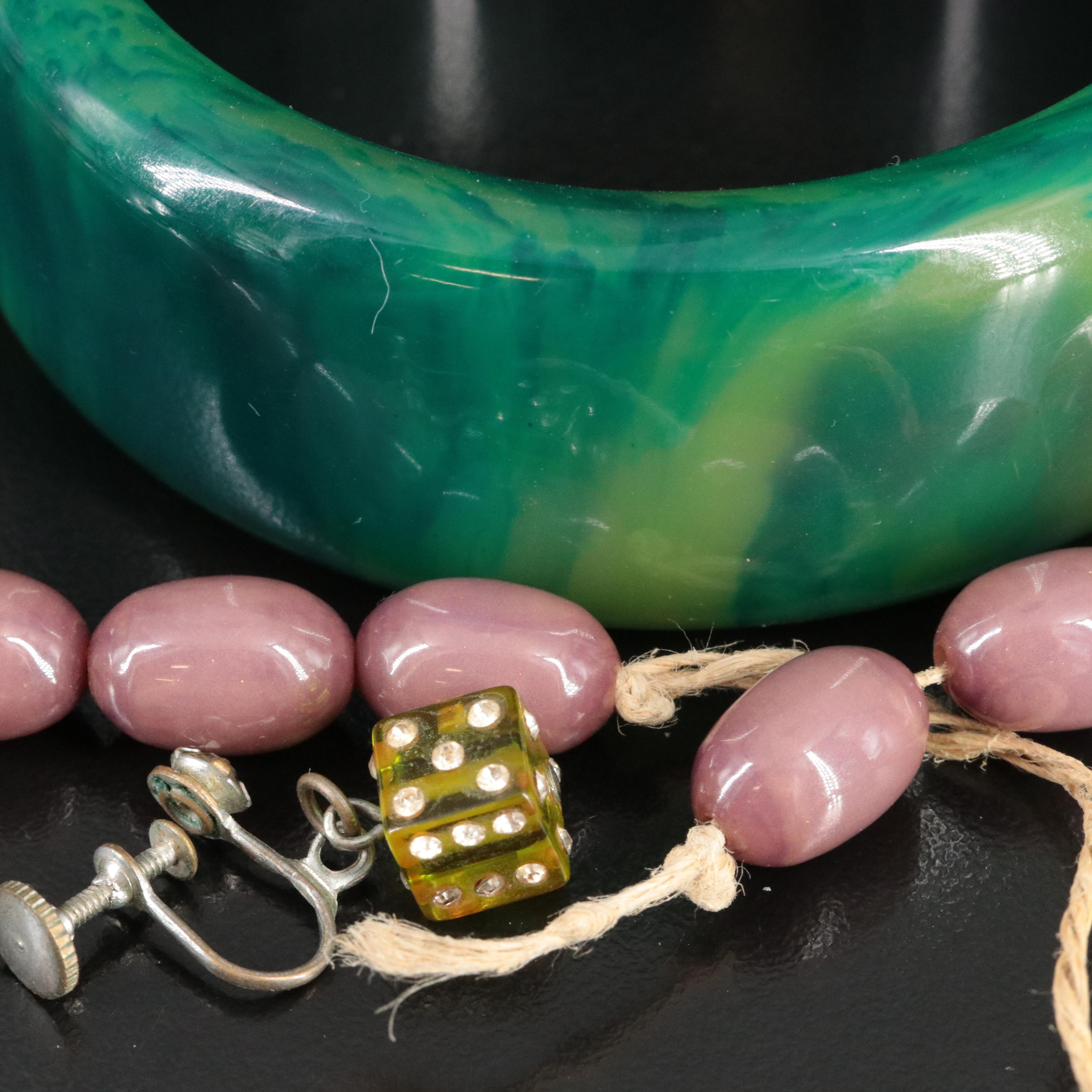 Vintage Jewelry Collection Featuring Bakelite | EBTH